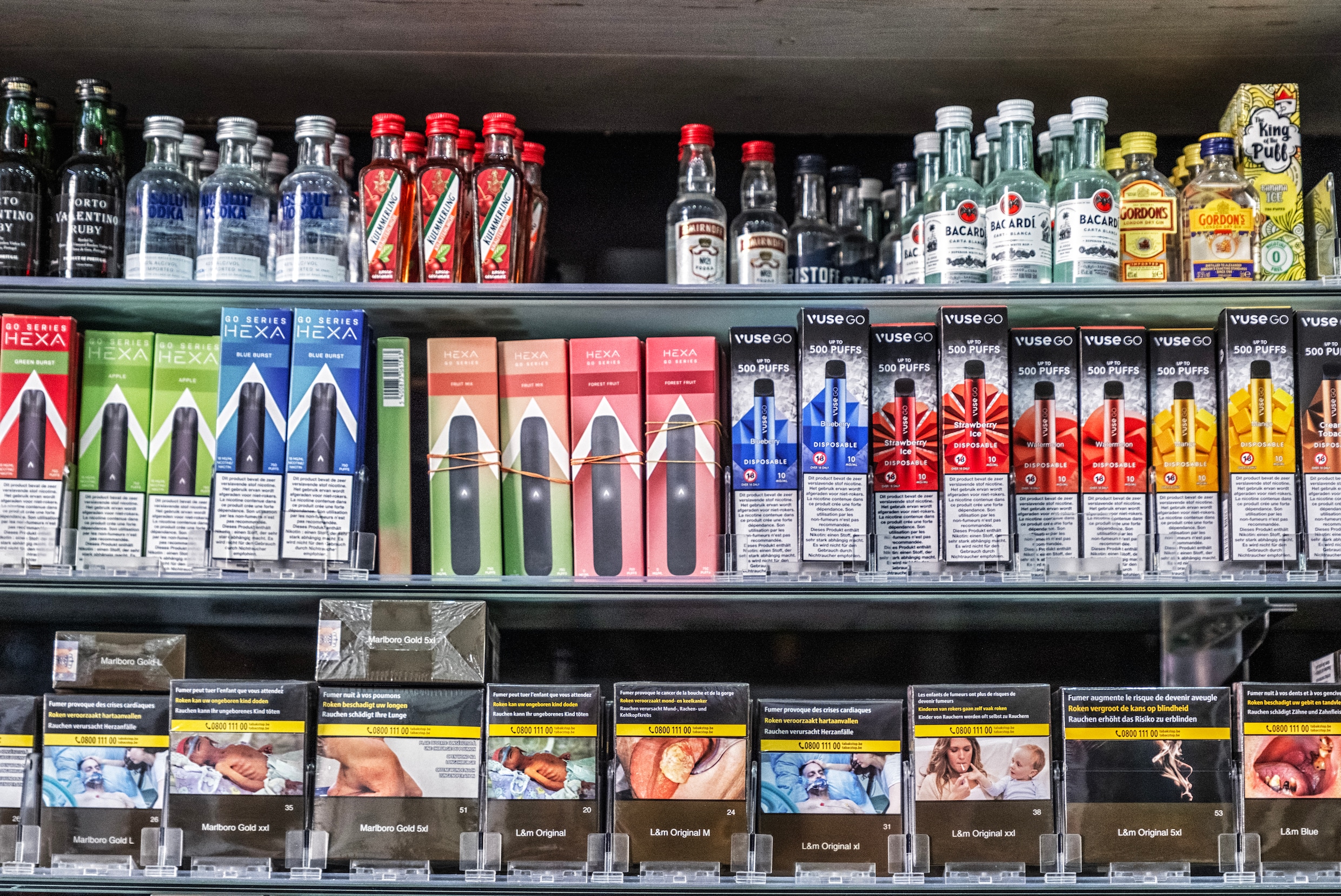 Zitten we met een nieuwe generatie nicotineverslaafden? ‘Mijn vriendin ...