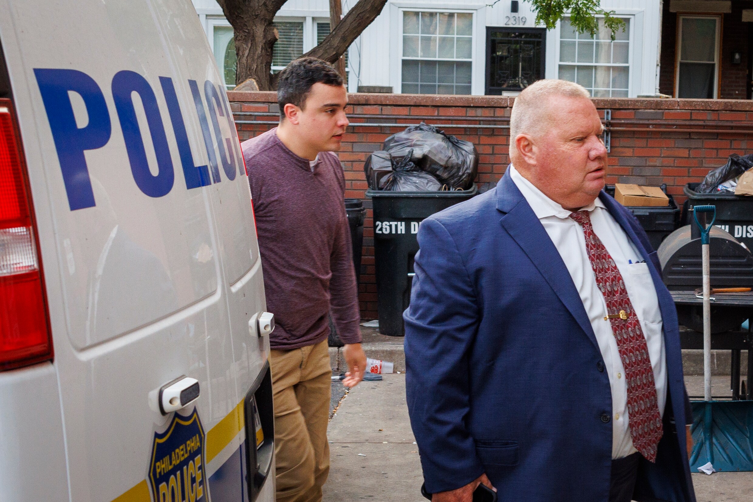 Nieuw geval van politiegeweld in VS: agent schiet man in auto neer | De ...