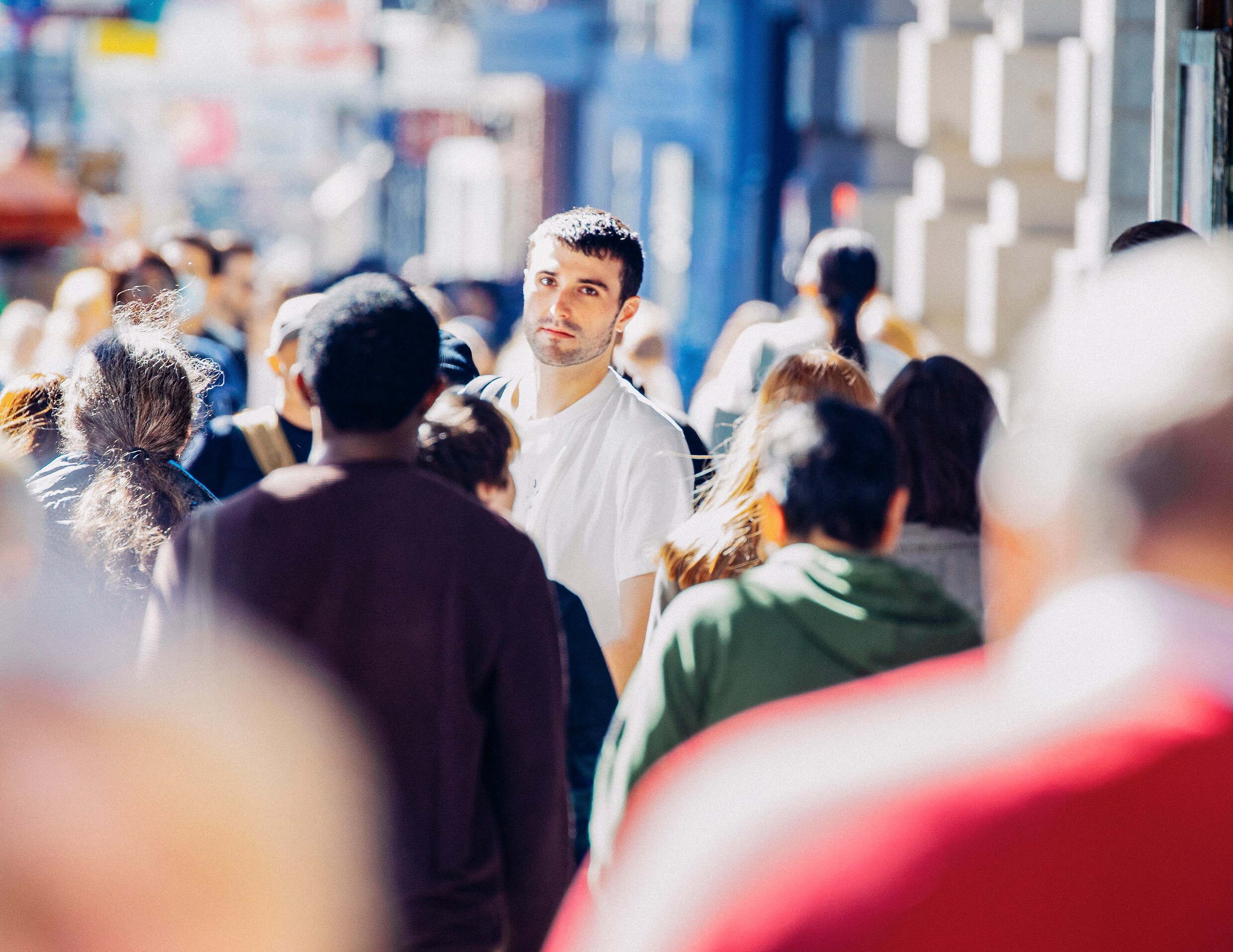Fred Again.., de gevoelige buurjongen die haast toevallig de wereld ...