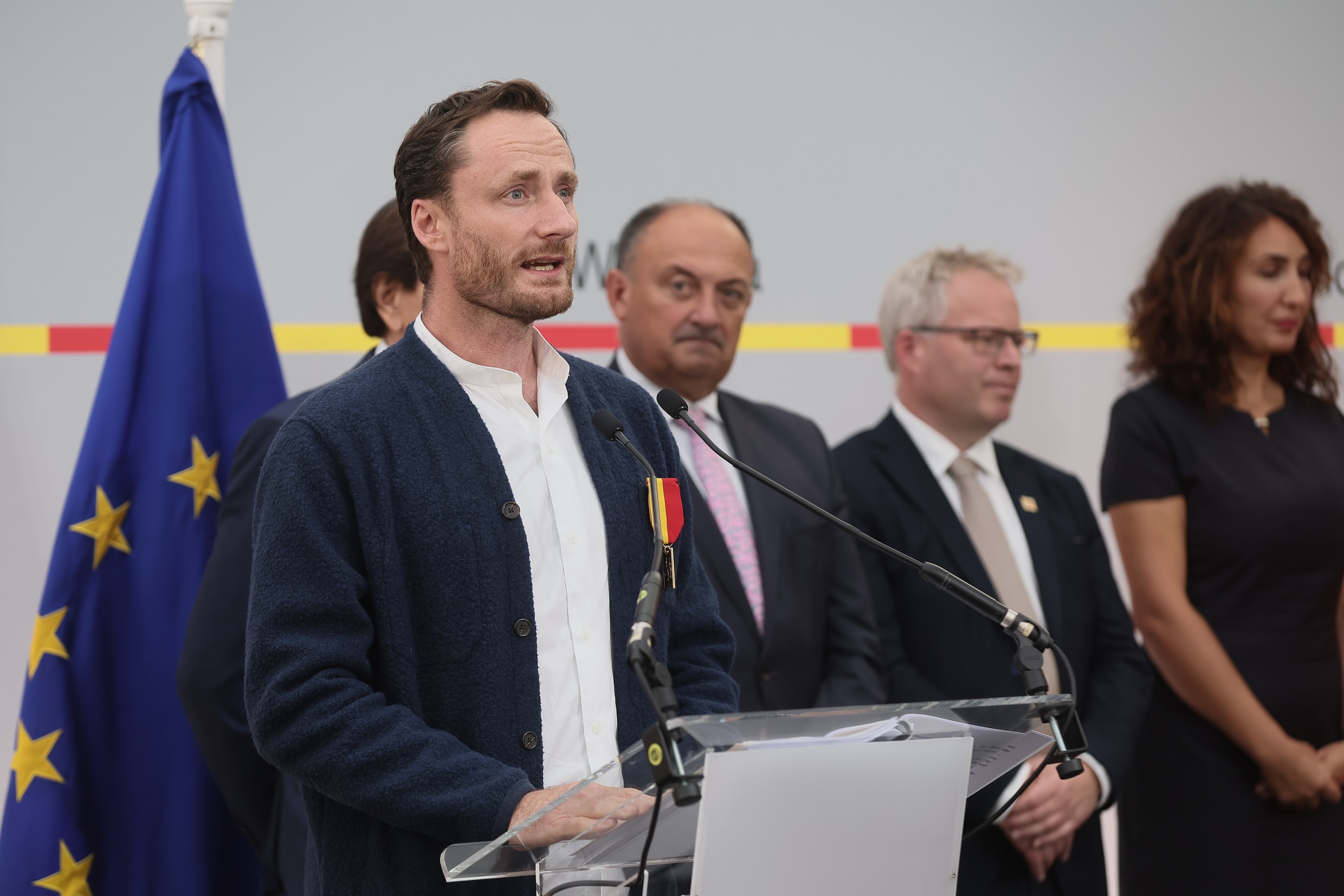 Olivier Vandecasteele roept op om humanitaire hulpverleners beter te ...