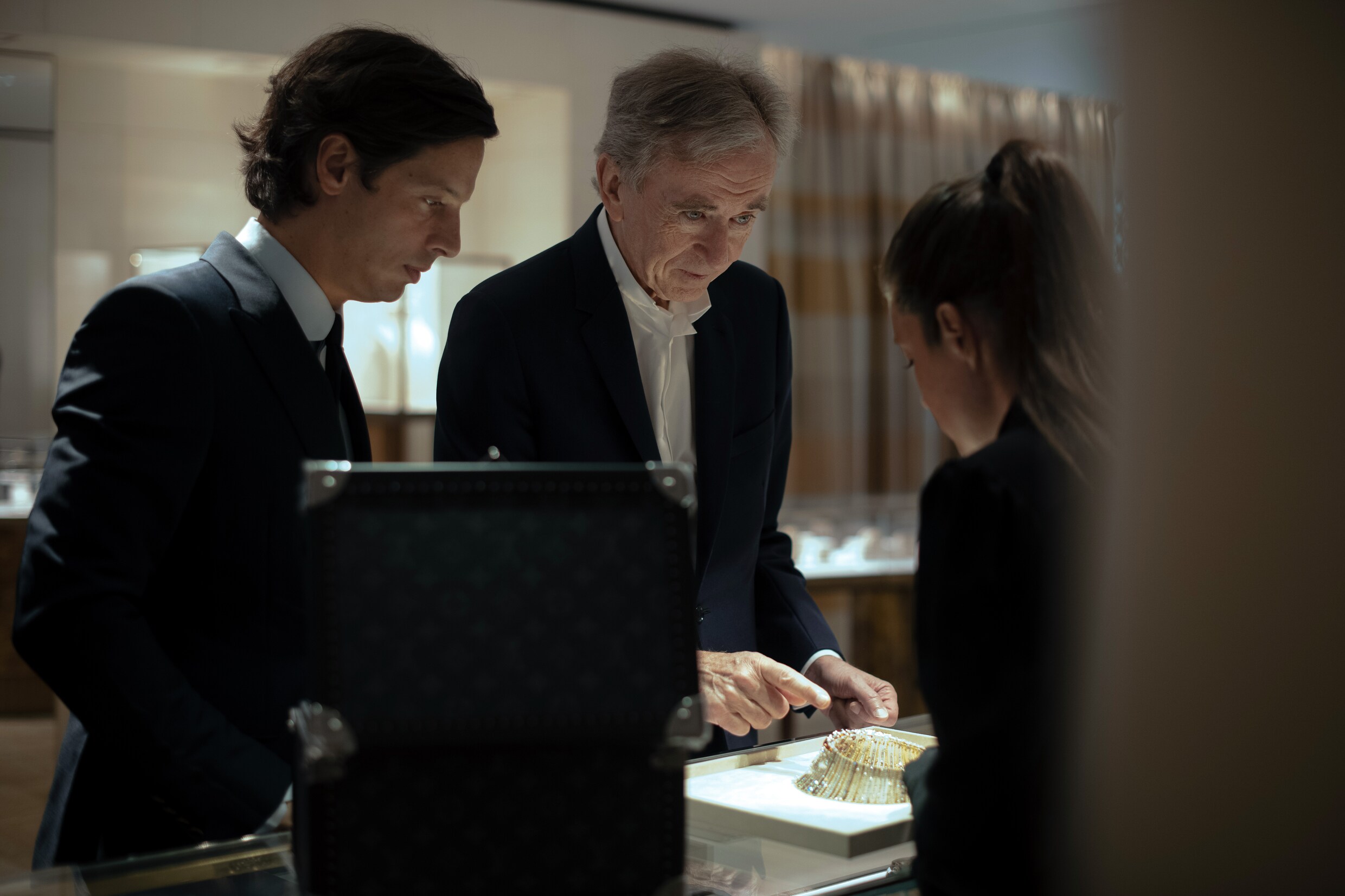 Wie erft het luxe-imperium van Bernard Arnault? ‘Mijn opleiding in de bedrijfskunde begon toen ...