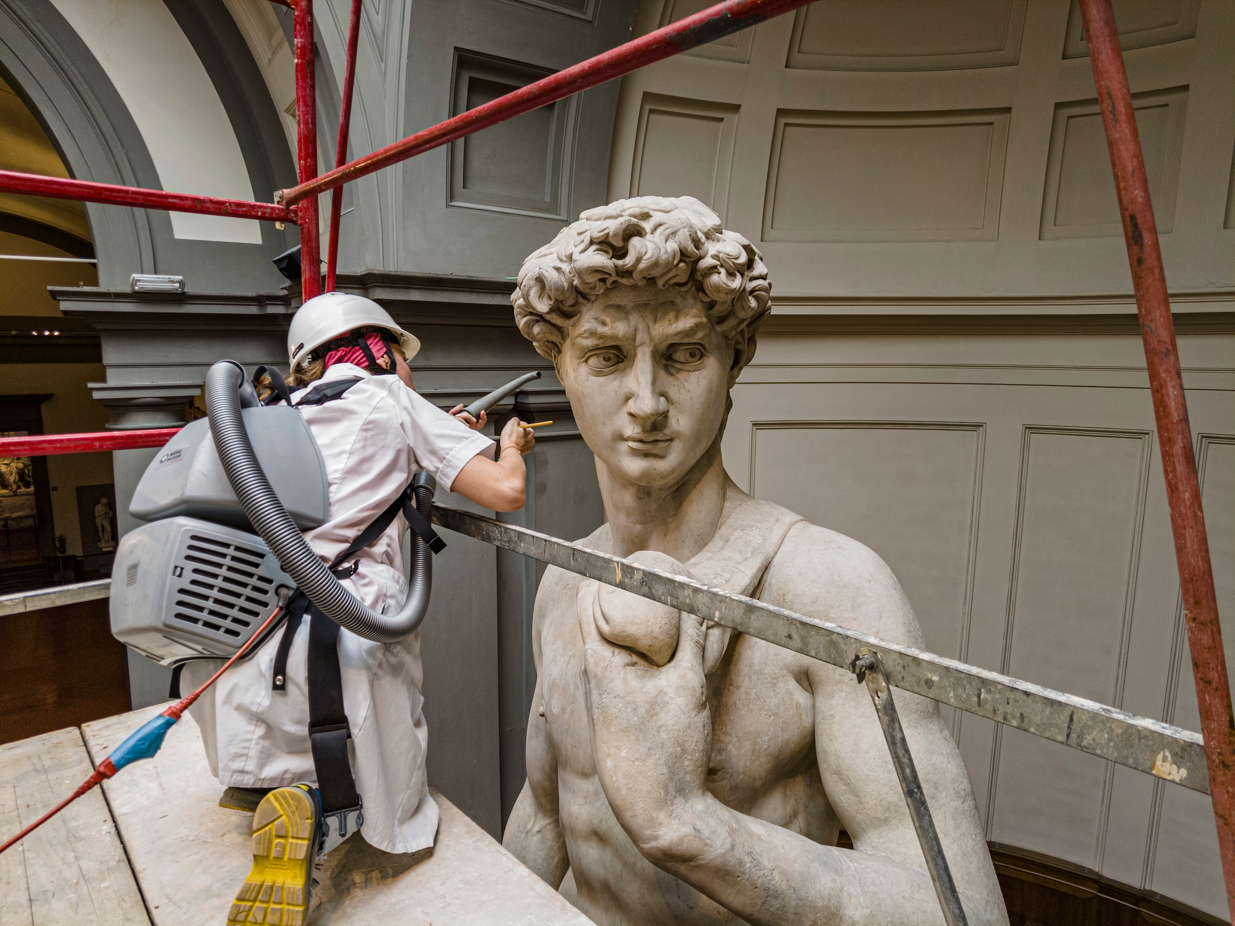 Eleonora Pucci stoft Michelangelo’s David af: ‘Zorgen voor deze ...