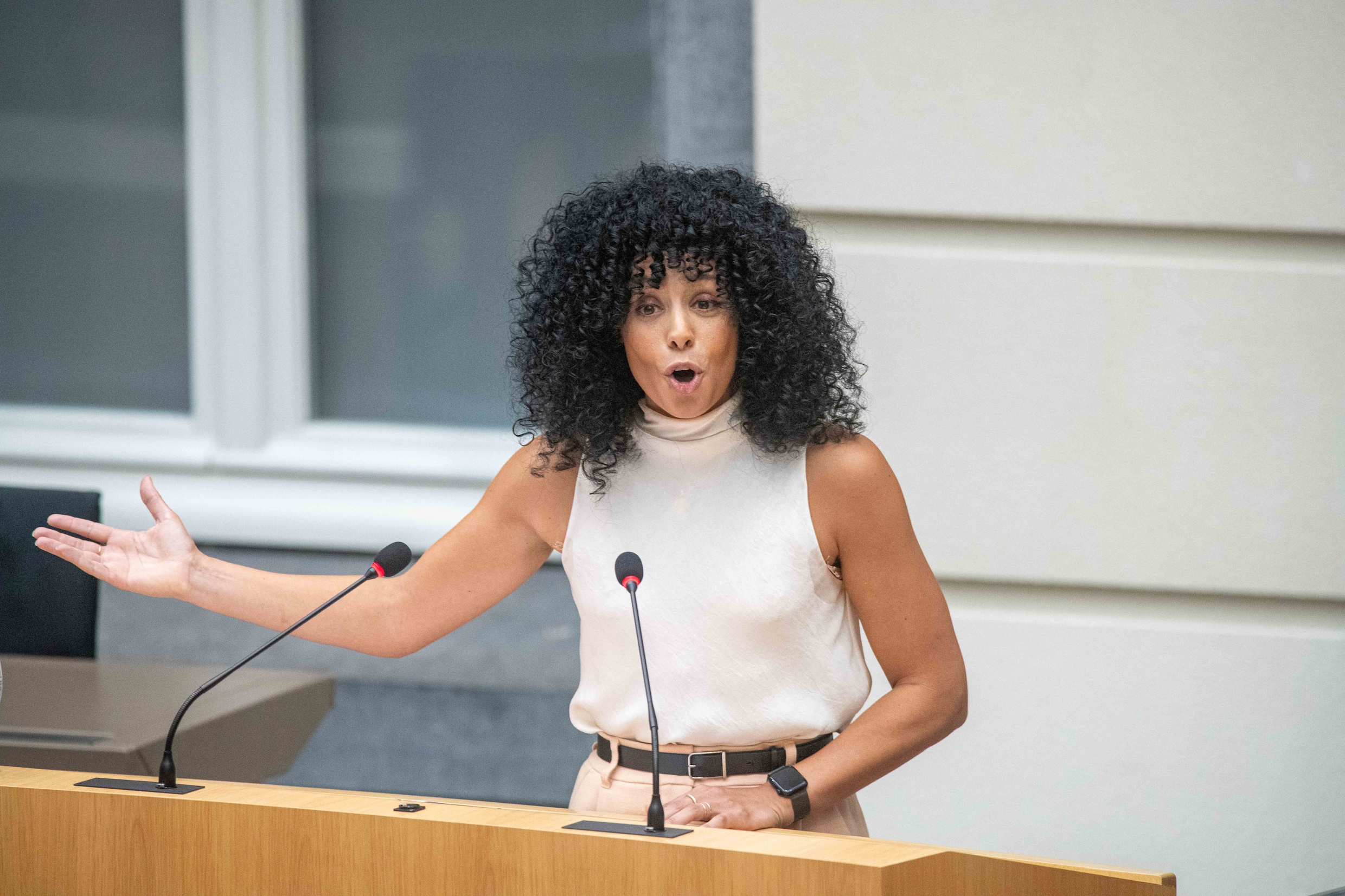 Tussenkomst Sihame El Kaouakibi veroorzaakt deining in Vlaams Parlement ...