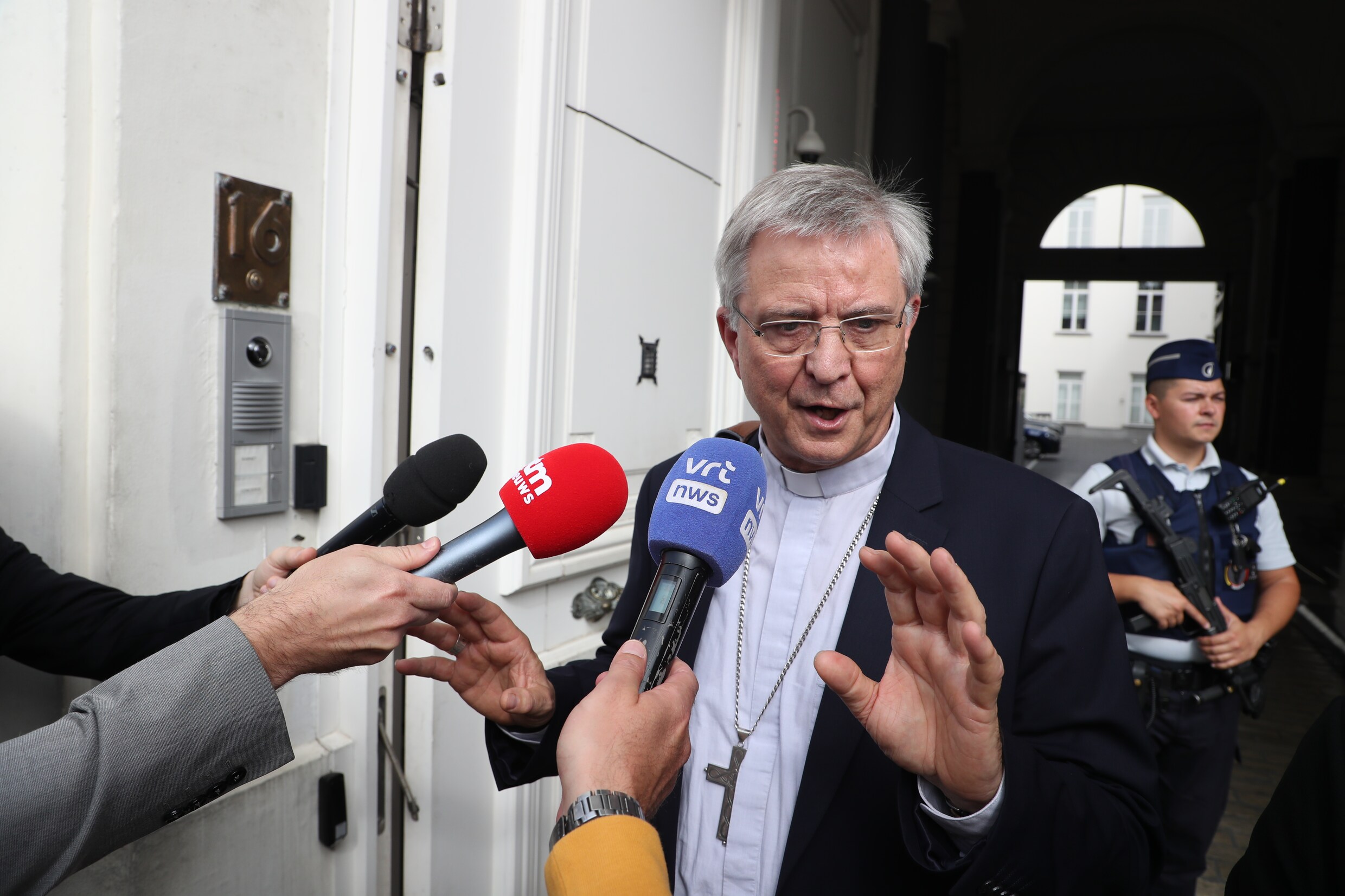 ‘Godvergeten’: een molensteen om de hals van de kerk | De Morgen