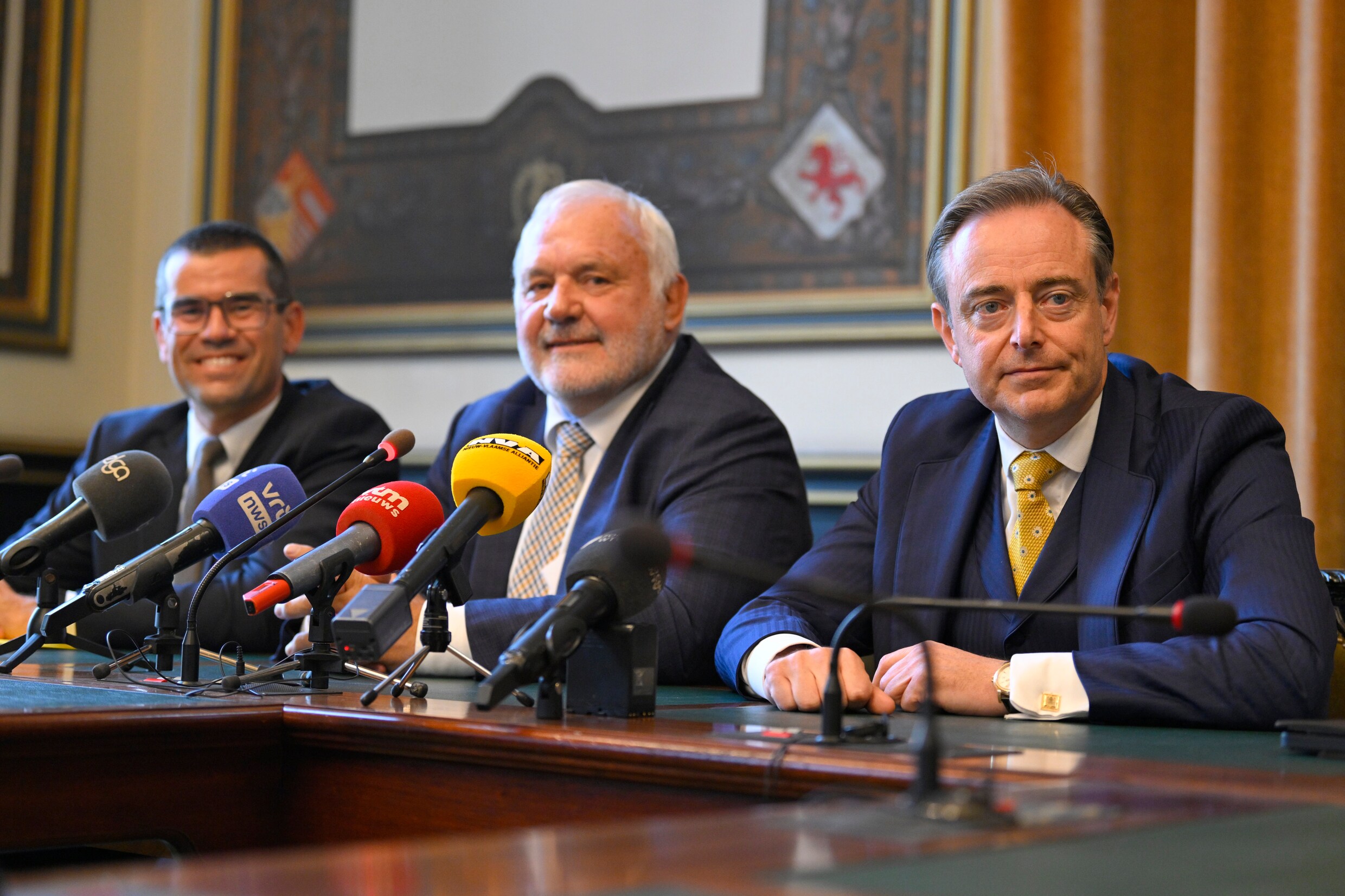 ‘Ik gooi me nog één keer in de strijd’: Jean-Marie Dedecker trekt ...