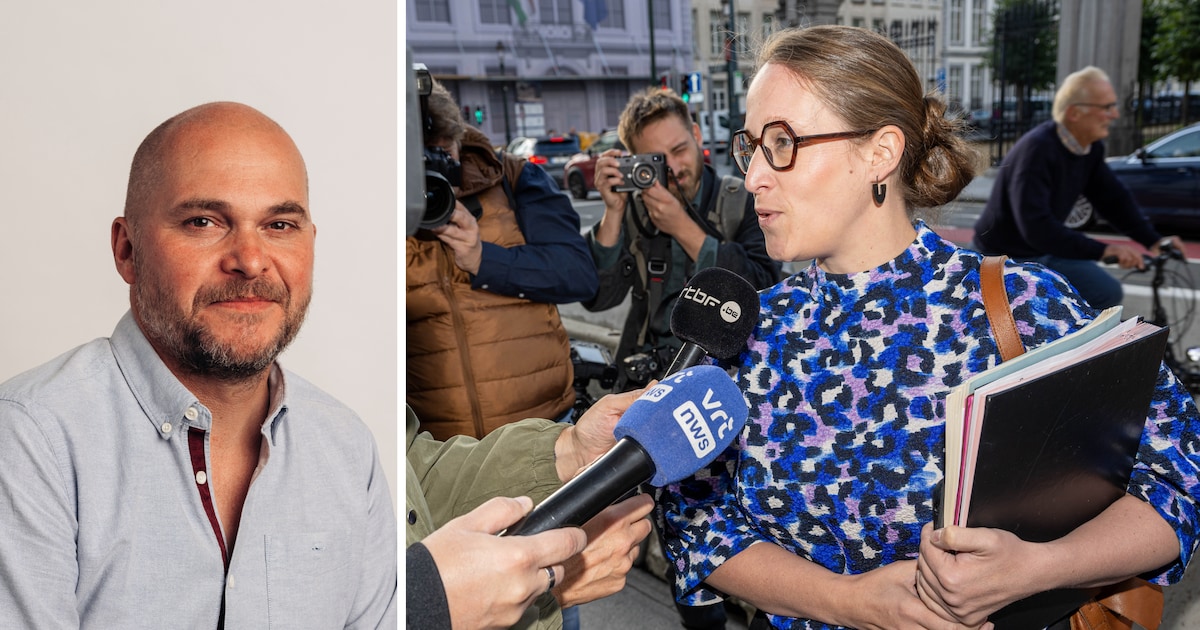 Dat staatssecretaris De Moor zich geen illusies maakt. Rechts van ... Dat staatssecretaris De Moor zich geen illusies maakt. Rechts van ...