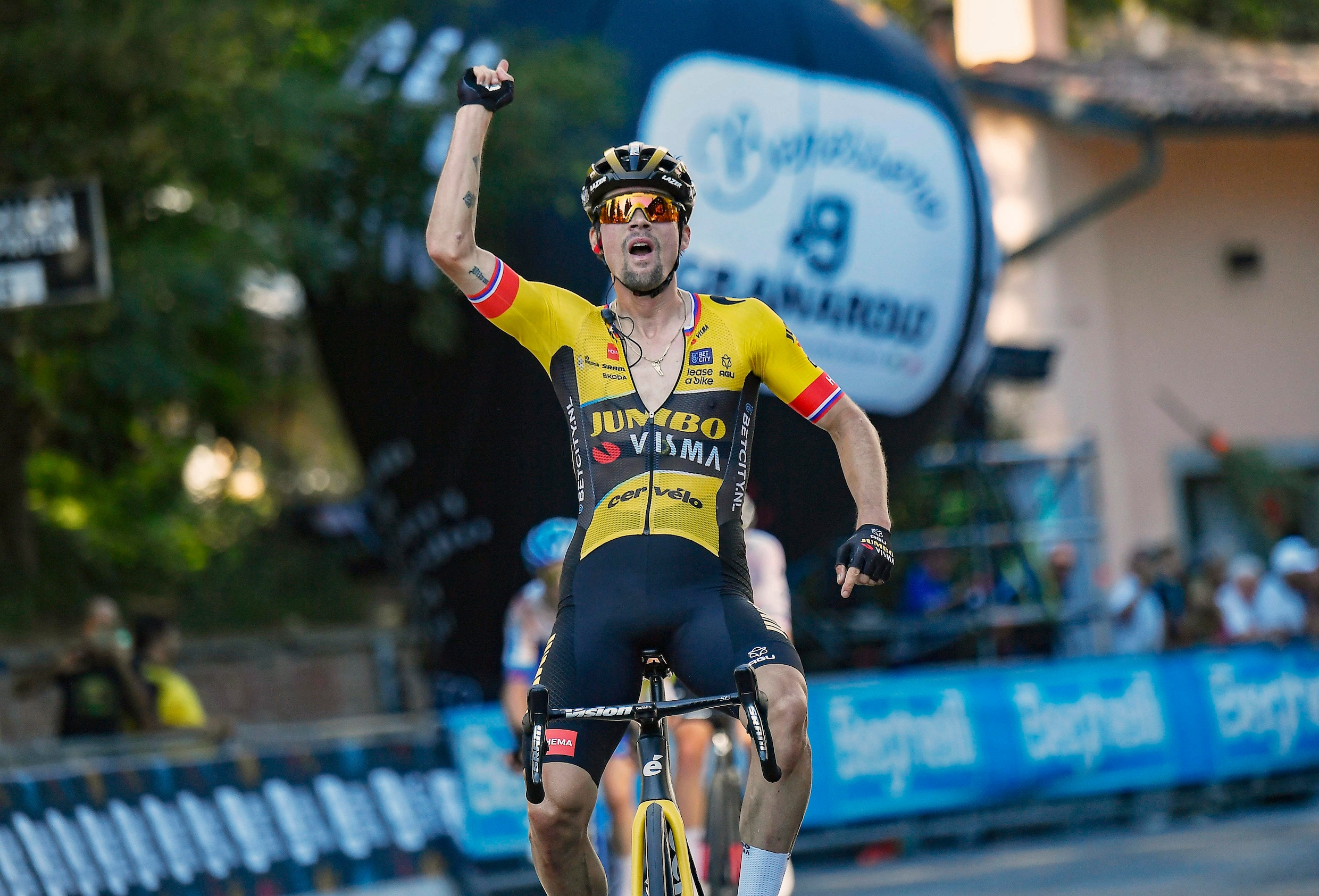 Primoz Roglic zet afscheidstournee bij Jumbo-Visma in met zege in Ronde ...