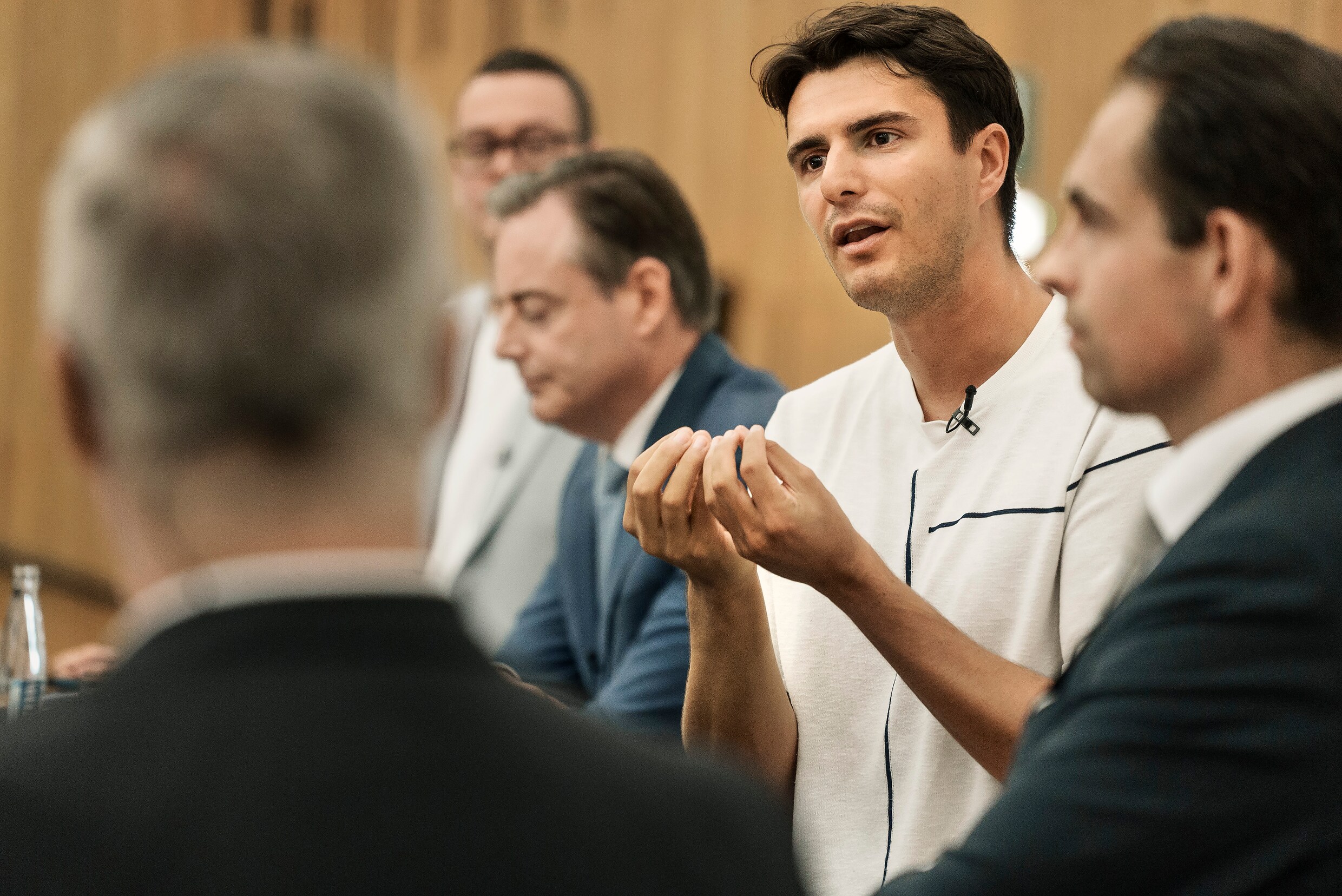 Een waas van ons-kent-ons: schenkt Vooruit klare wijn na het verhoor ...