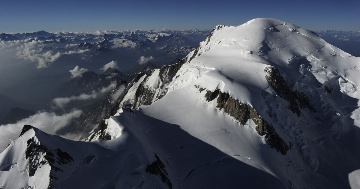 West-Europa’s hoogste berg Mont Blanc ruim 2 meter gekrompen | De Morgen