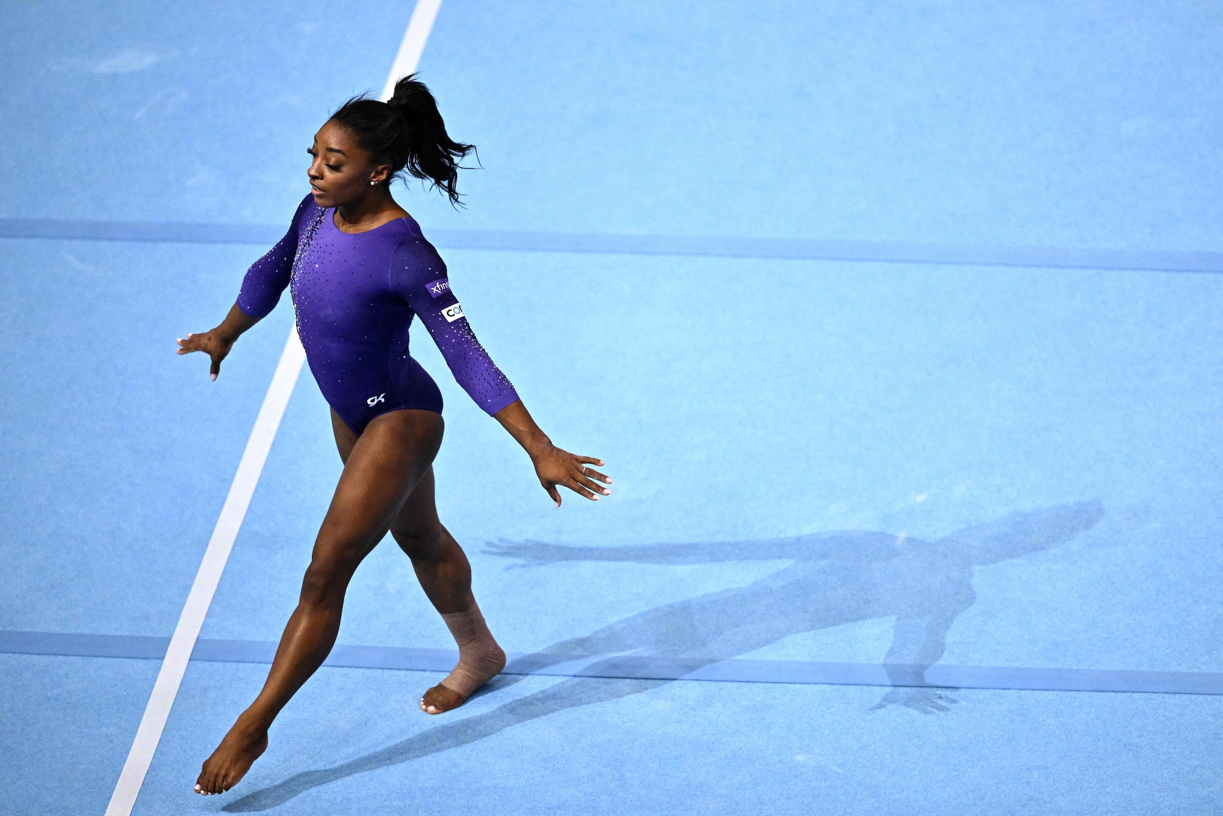 Simone Biles pakt op vloer haar 23e wereldtitel tijdens WK turnen in ...