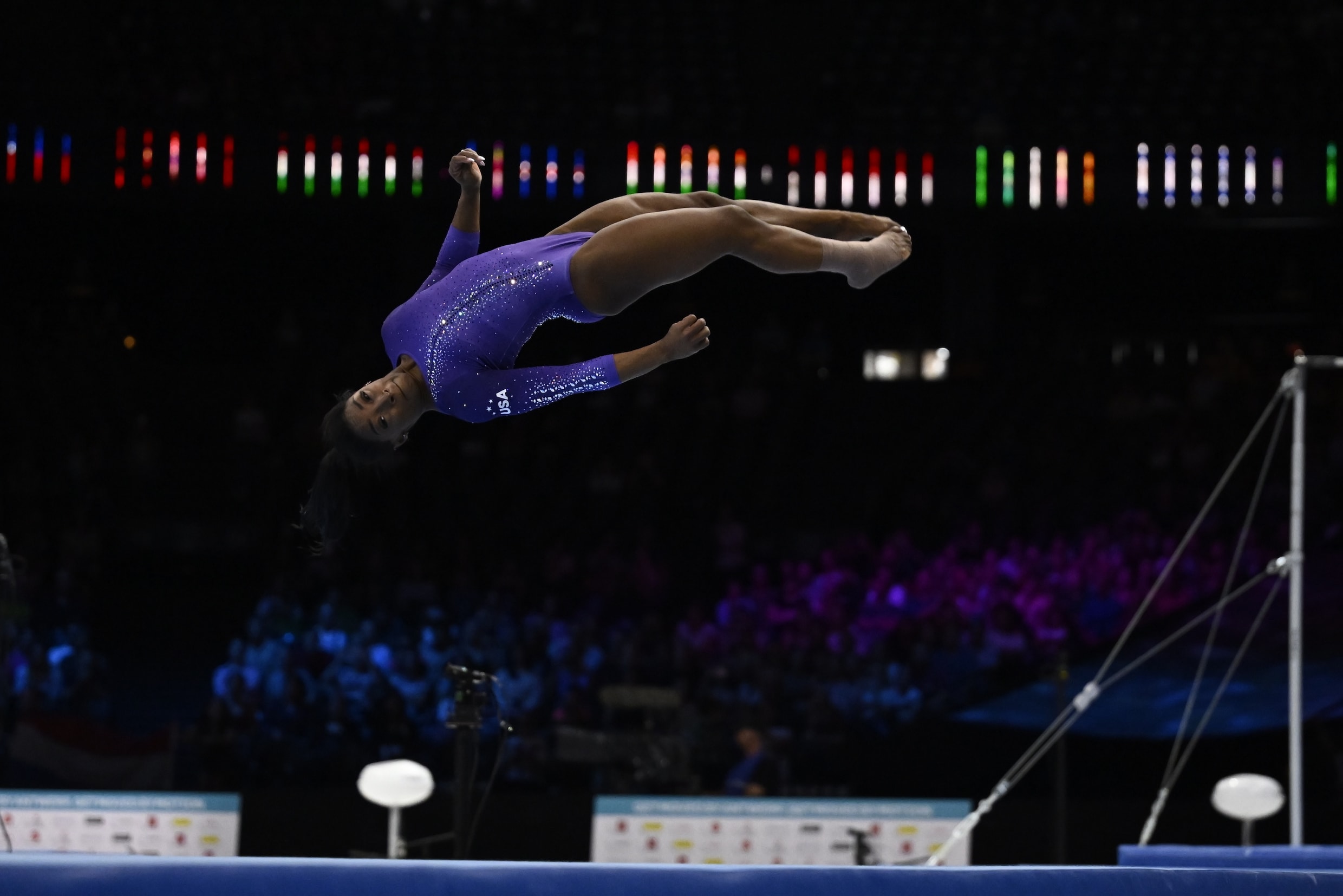 Simone Biles pakt op vloer haar 23e wereldtitel tijdens WK turnen in Antwerpen | De Morgen