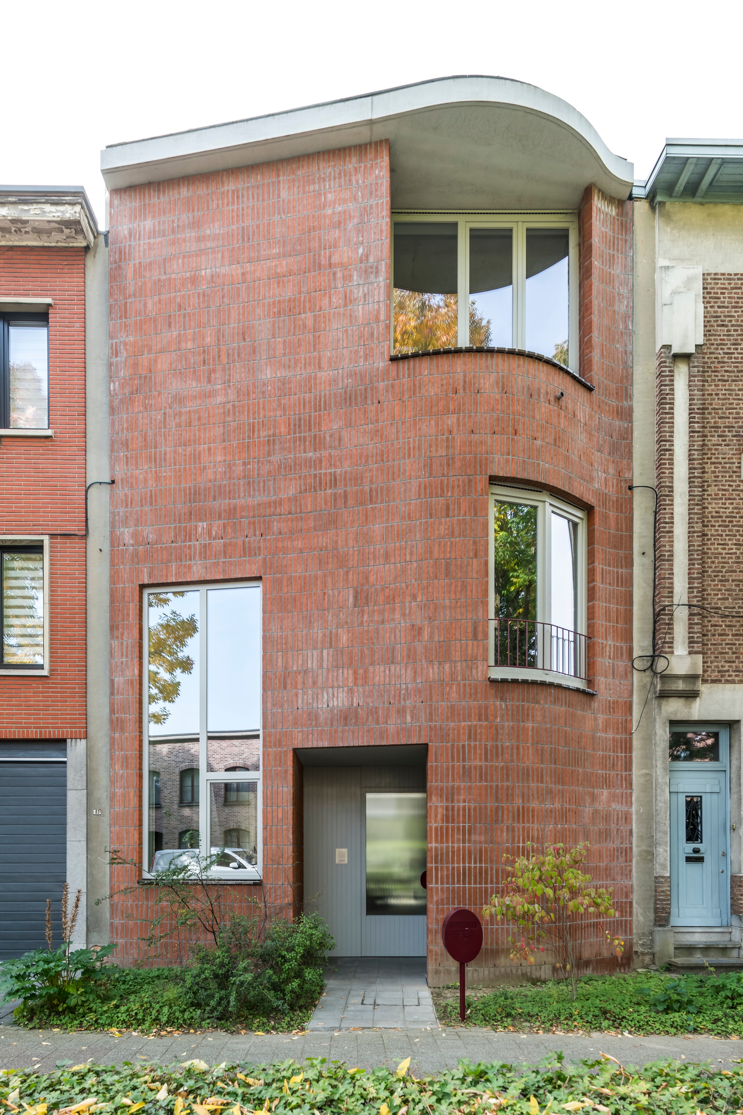 Binnenkijken in het bolle huis van Mortsel | De Morgen
