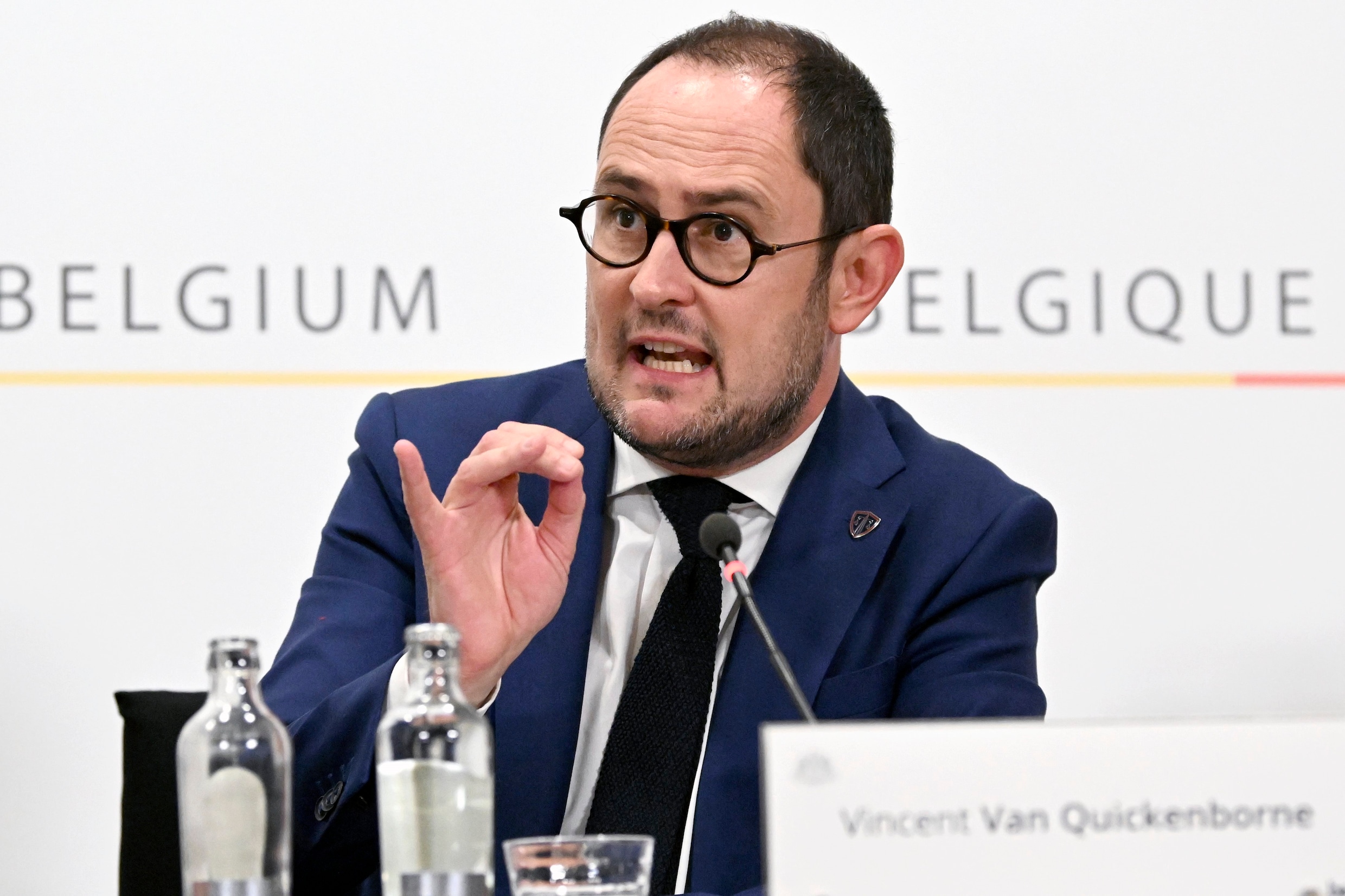 Live - Aanslag Brussel. Nieuwe minister van Justitie Paul Van Tigchelt: ‘Ik vraag geen honderd ...