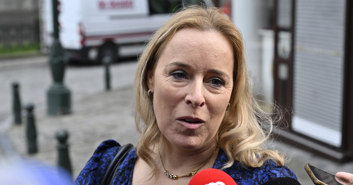 Een jaar geleden werd ze de deur gewezen, nu krijgt Eva De Bleeker een ...