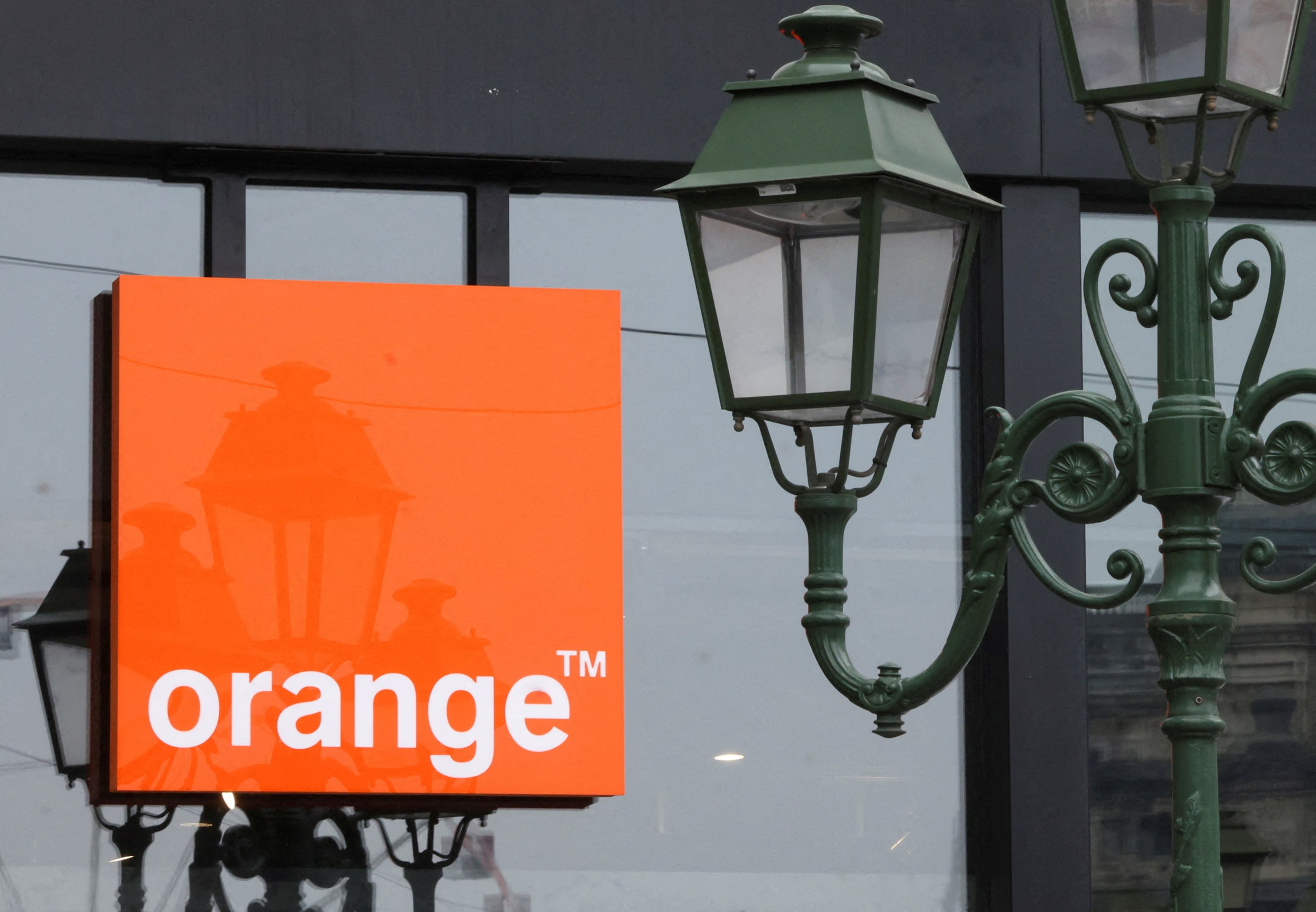 Ook Orange brengt Premier League en HBO naar Vlaanderen: Telenet niet ...
