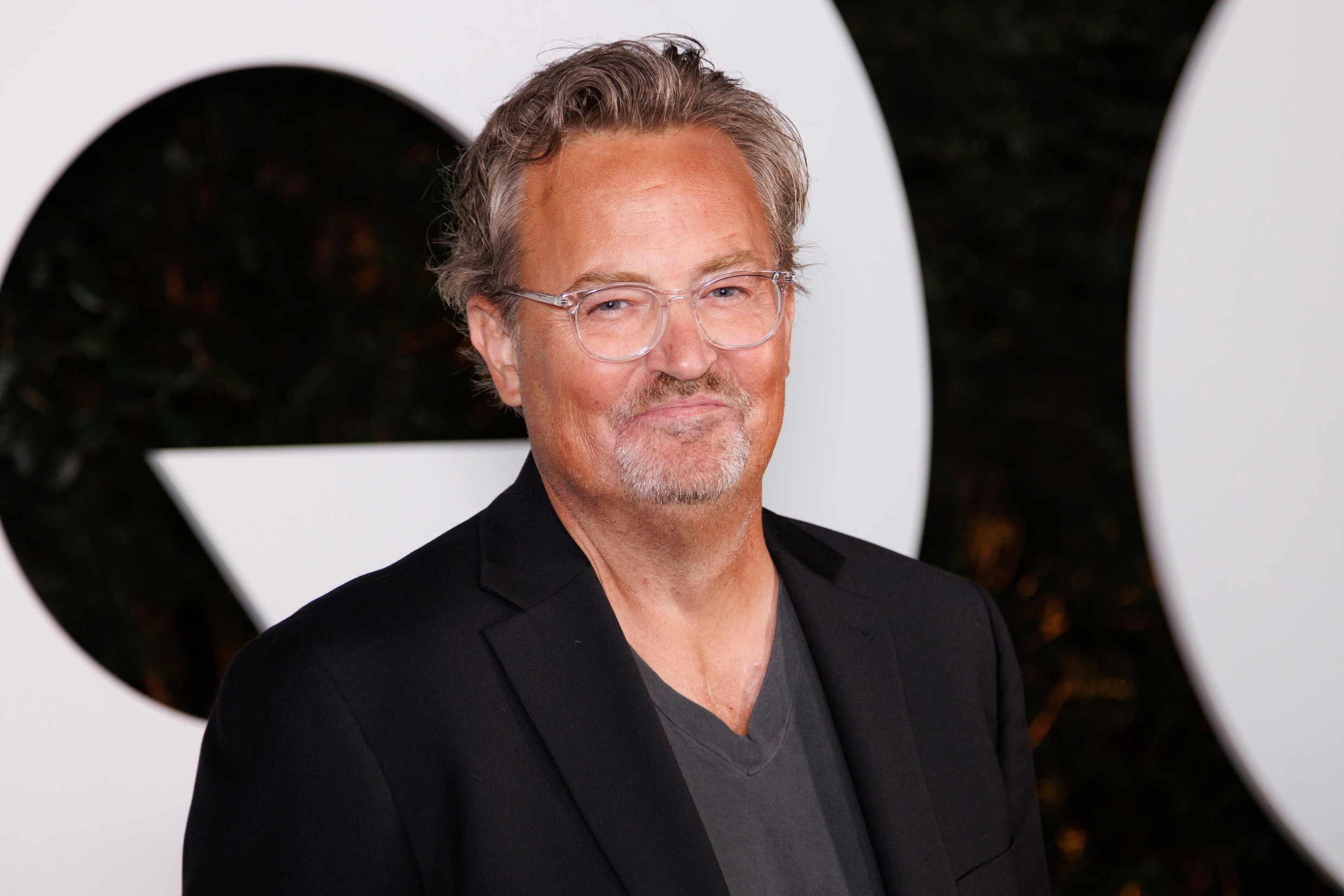 ‘Friends’-acteur Matthew Perry (54) overleden | De Morgen