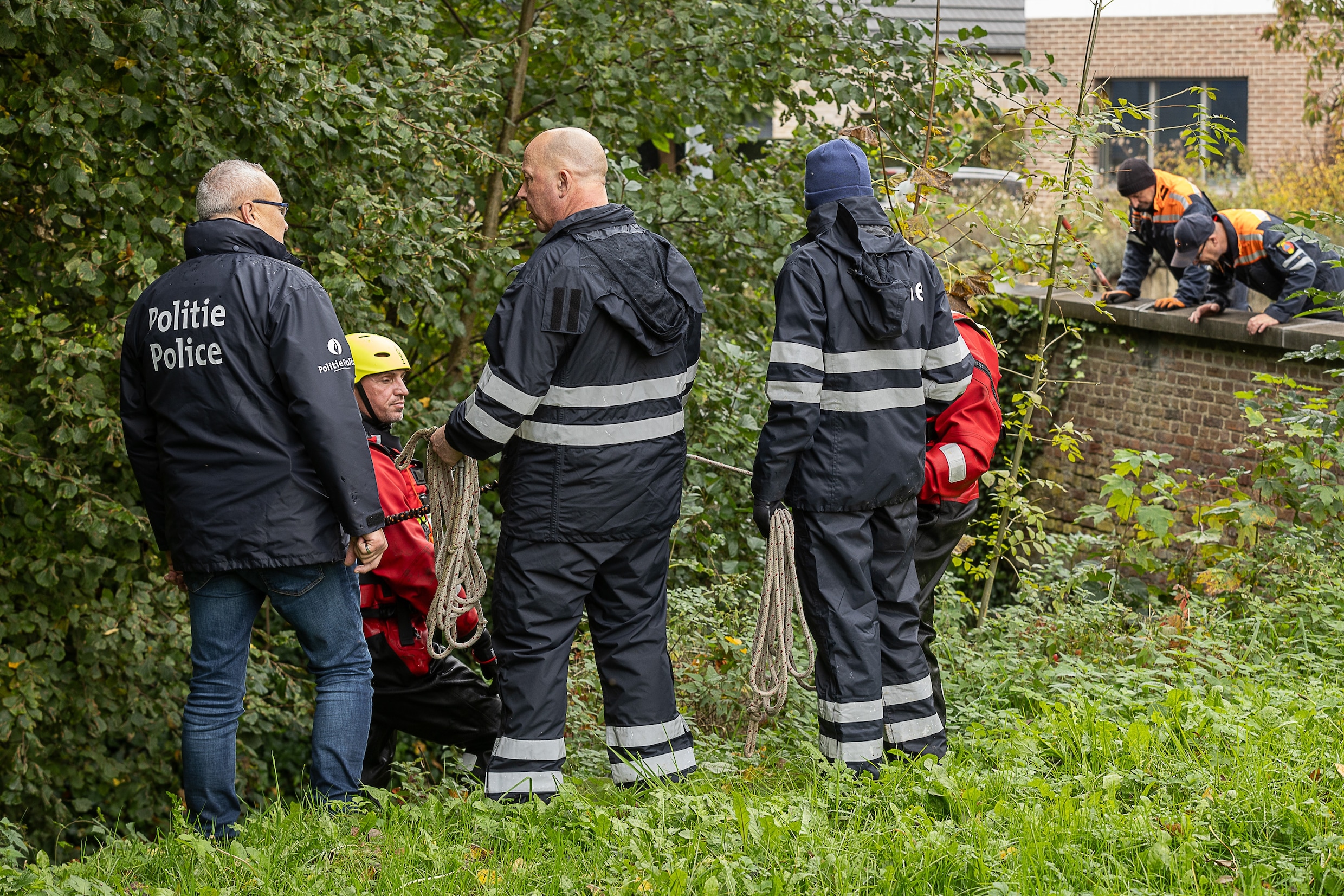 ‘Help, er zit een zot in mijn huis’: nieuwe getuigenissen schetsen ...