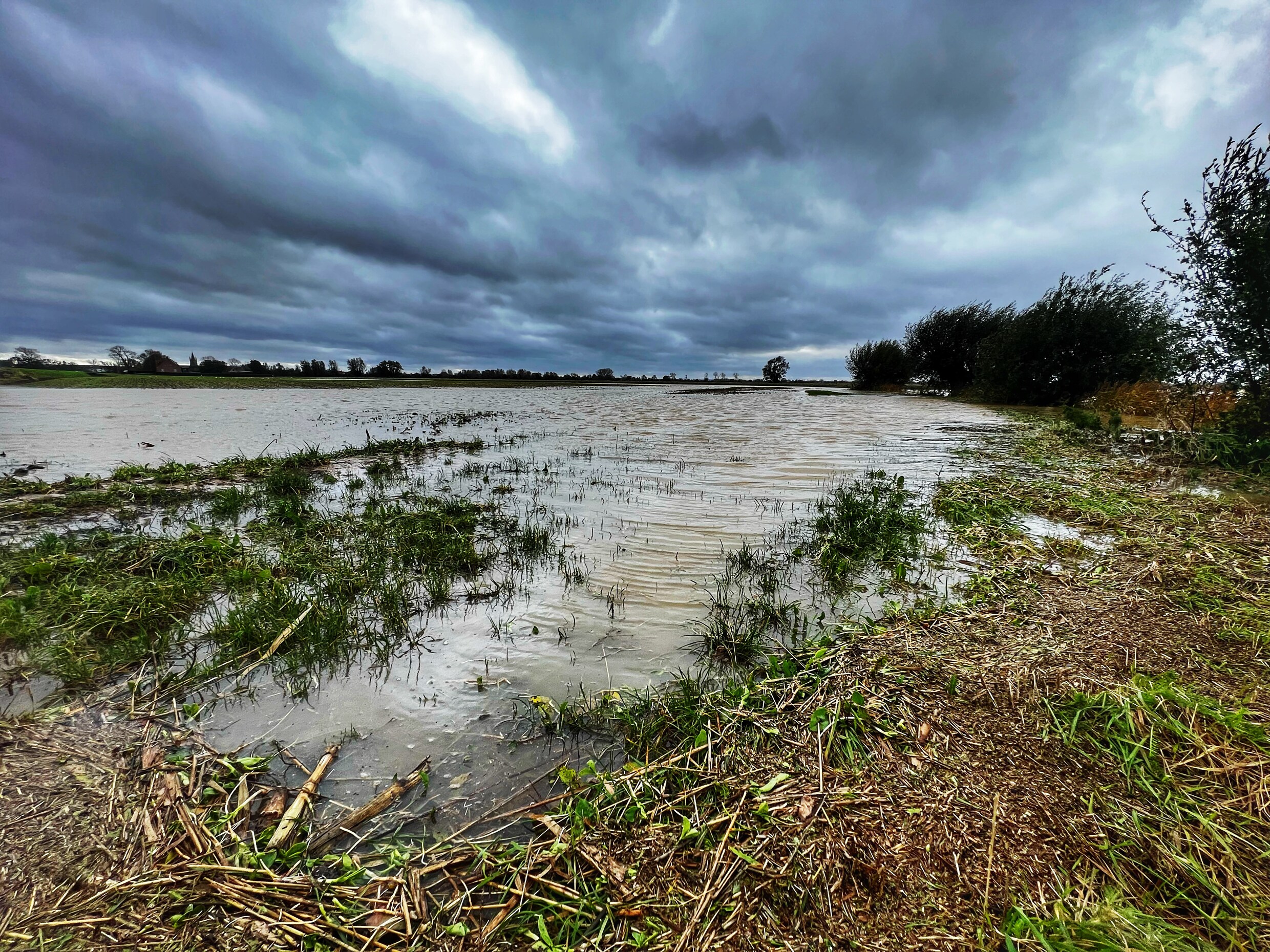Deze beelden tonen omvang van wateroverlast in de Westhoek | De Morgen