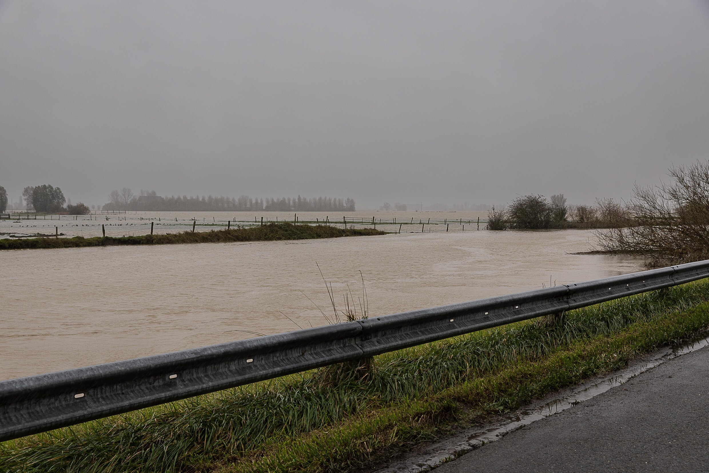 Deze beelden tonen omvang van wateroverlast in de Westhoek | De Morgen