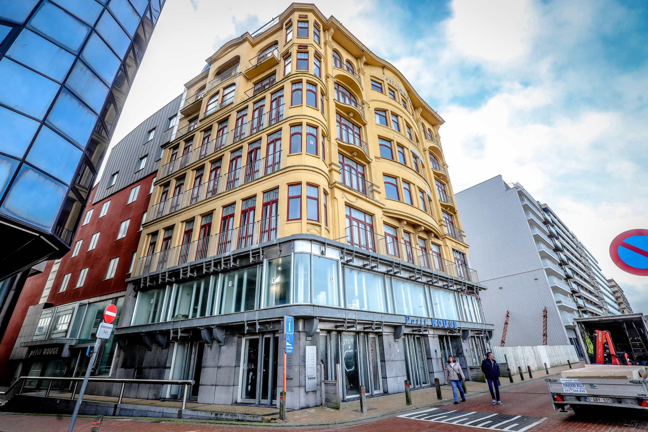 Cash, vastgoed en dure dinertjes: corruptieproces tegen ex-De Voorzorg-topman Tony Coonen van ...