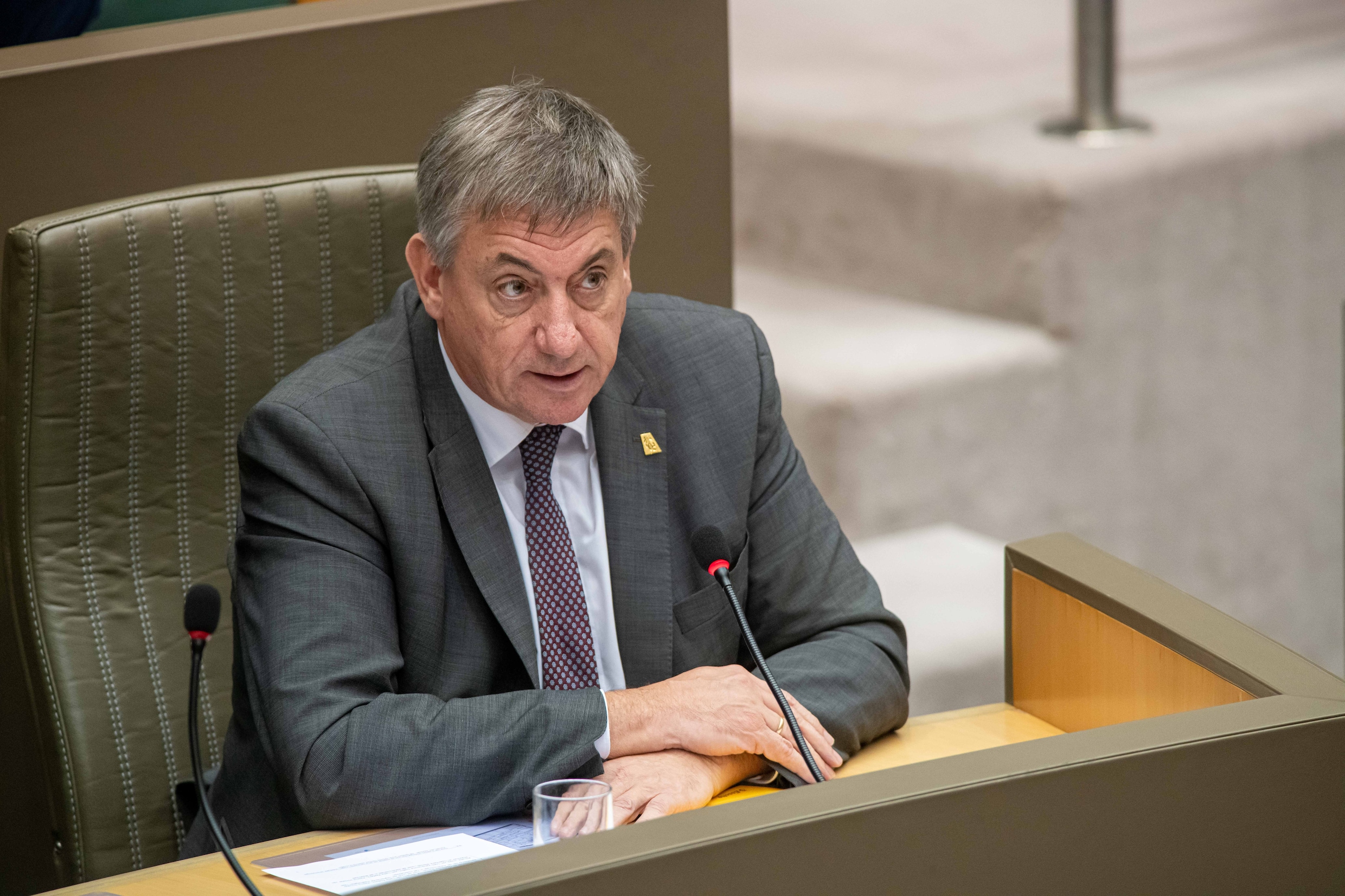 Jambon kandidaat voor tweede termijn als minister-president en ziet bij Vlaams Belang een ...