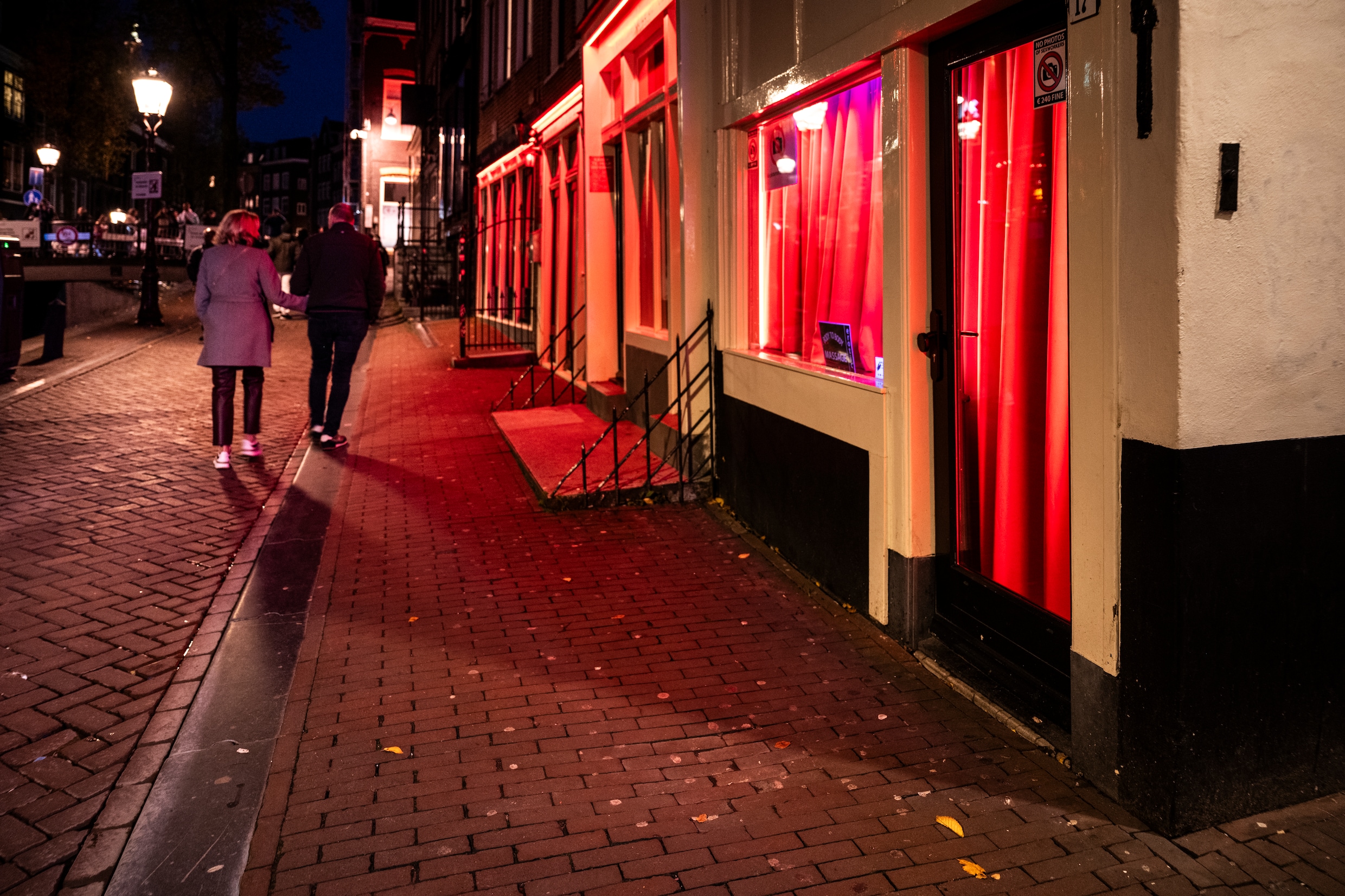 ‘Zoals ik me hier voel, als ik in het raam sta, voel ik me nergens ...