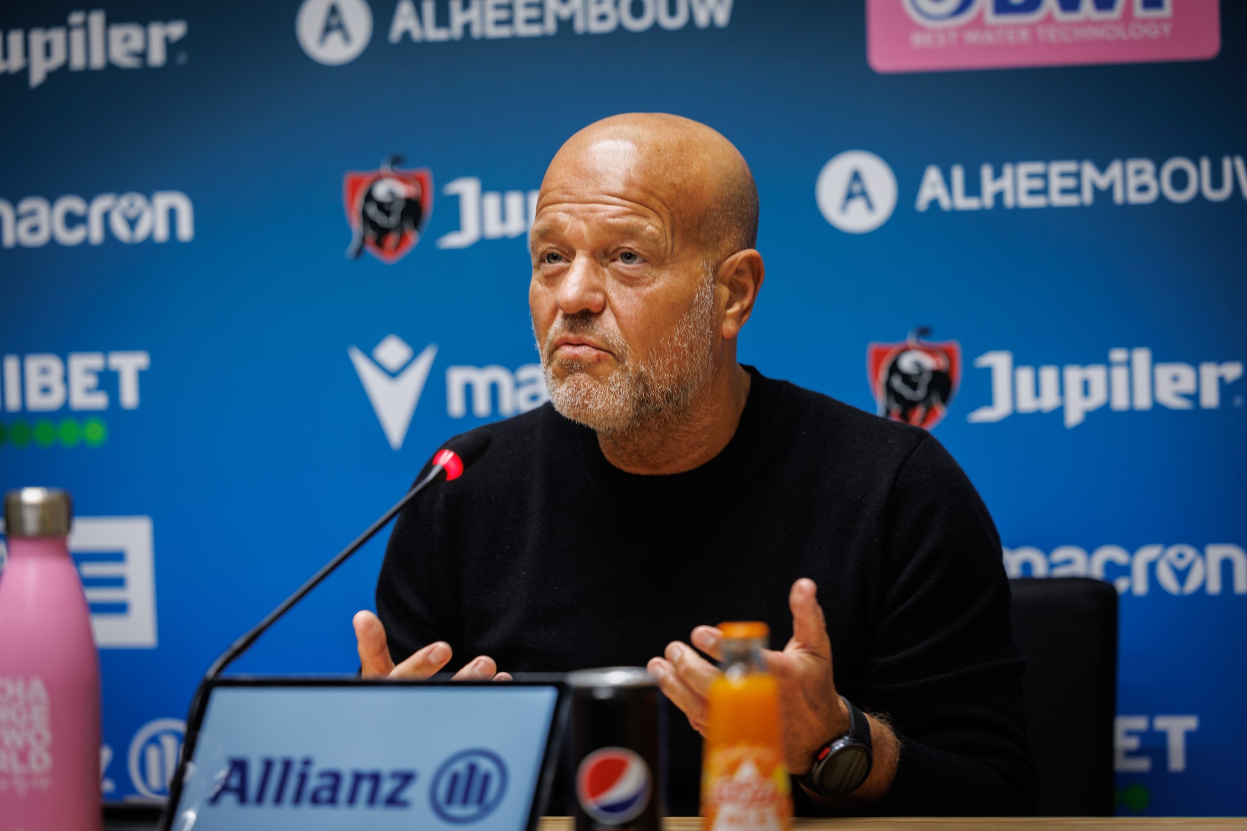 Kandidaat-overnemers genoeg, onder wie een miljardair, maar een deal ...