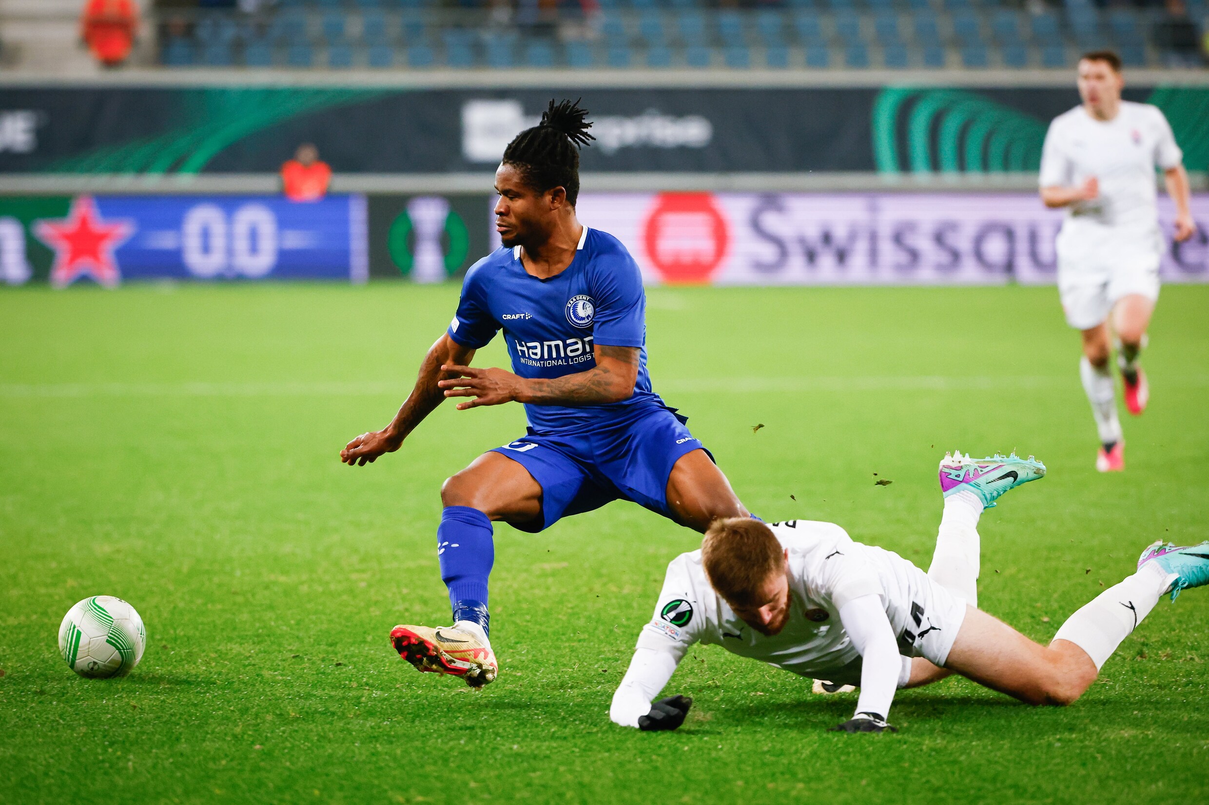 Club Brugge (0-5) en AA Gent (4-1) overwinteren beiden Europees | De Morgen