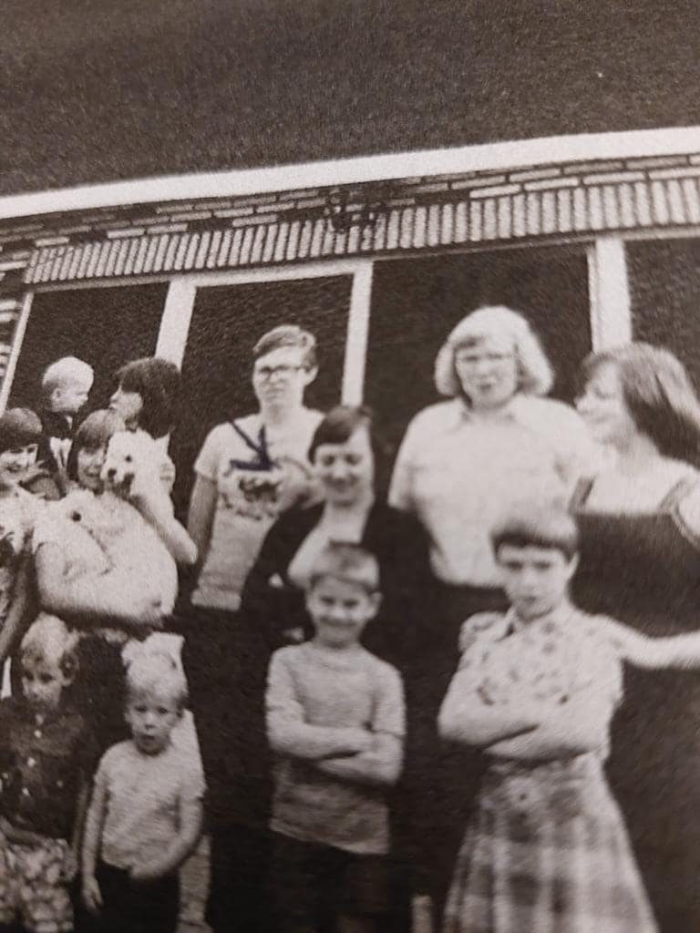 ‘De non stond woedend op en gooide het jongetje weg. Hij was op slag ...