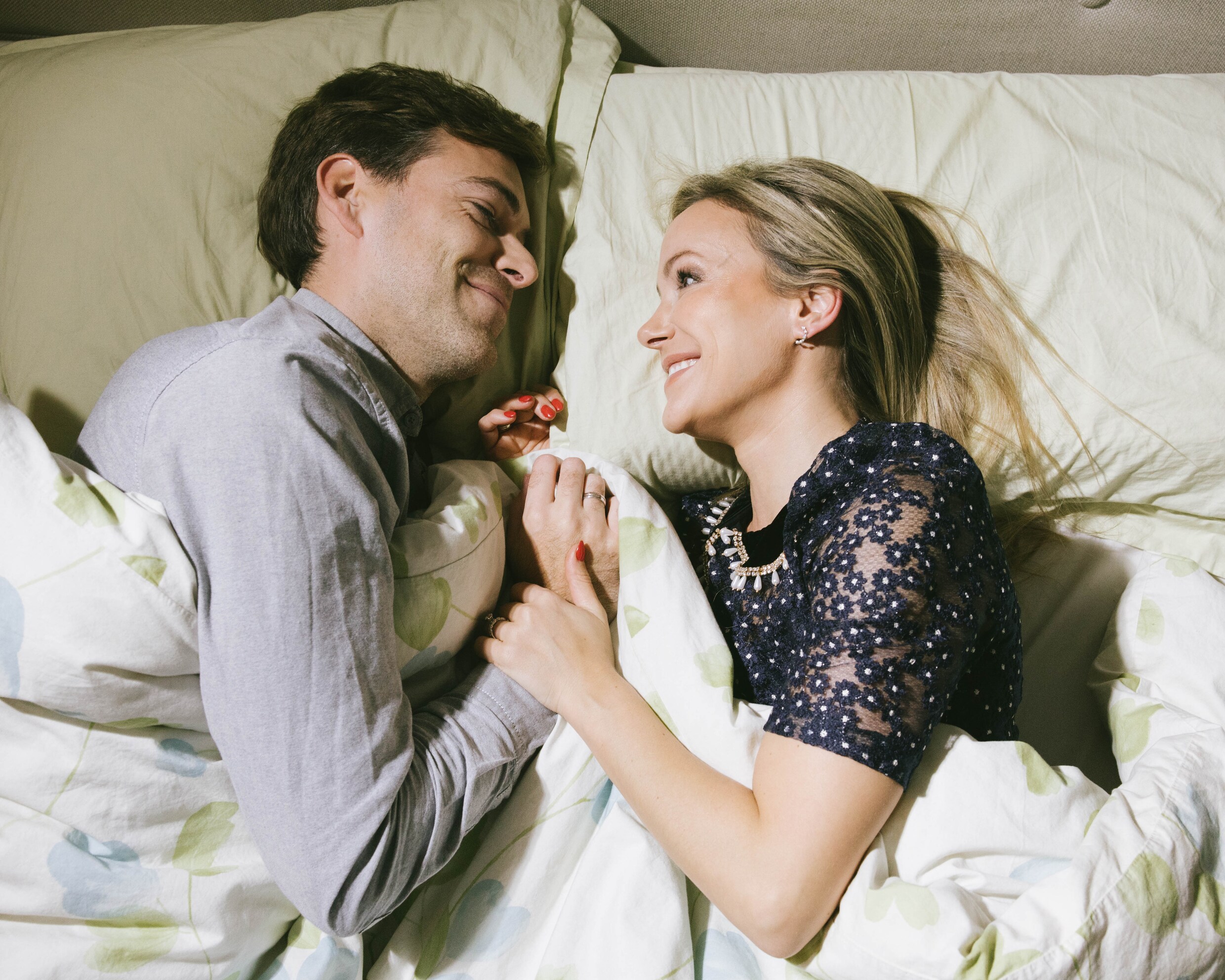 ‘Per dag sturen wij zo’n 30 tot 50 berichten naar elkaar. Tussendoor bellen we ook’: tussen de ...