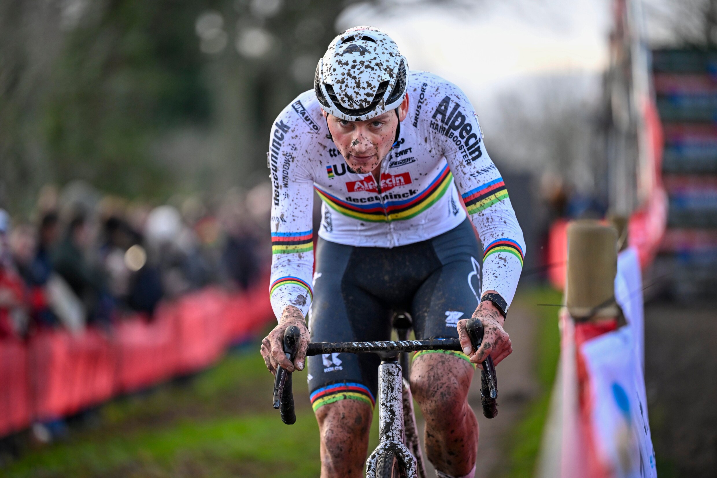 Acht op een rij: Mathieu van der Poel wint in Baal de GP Sven Nys | De ...