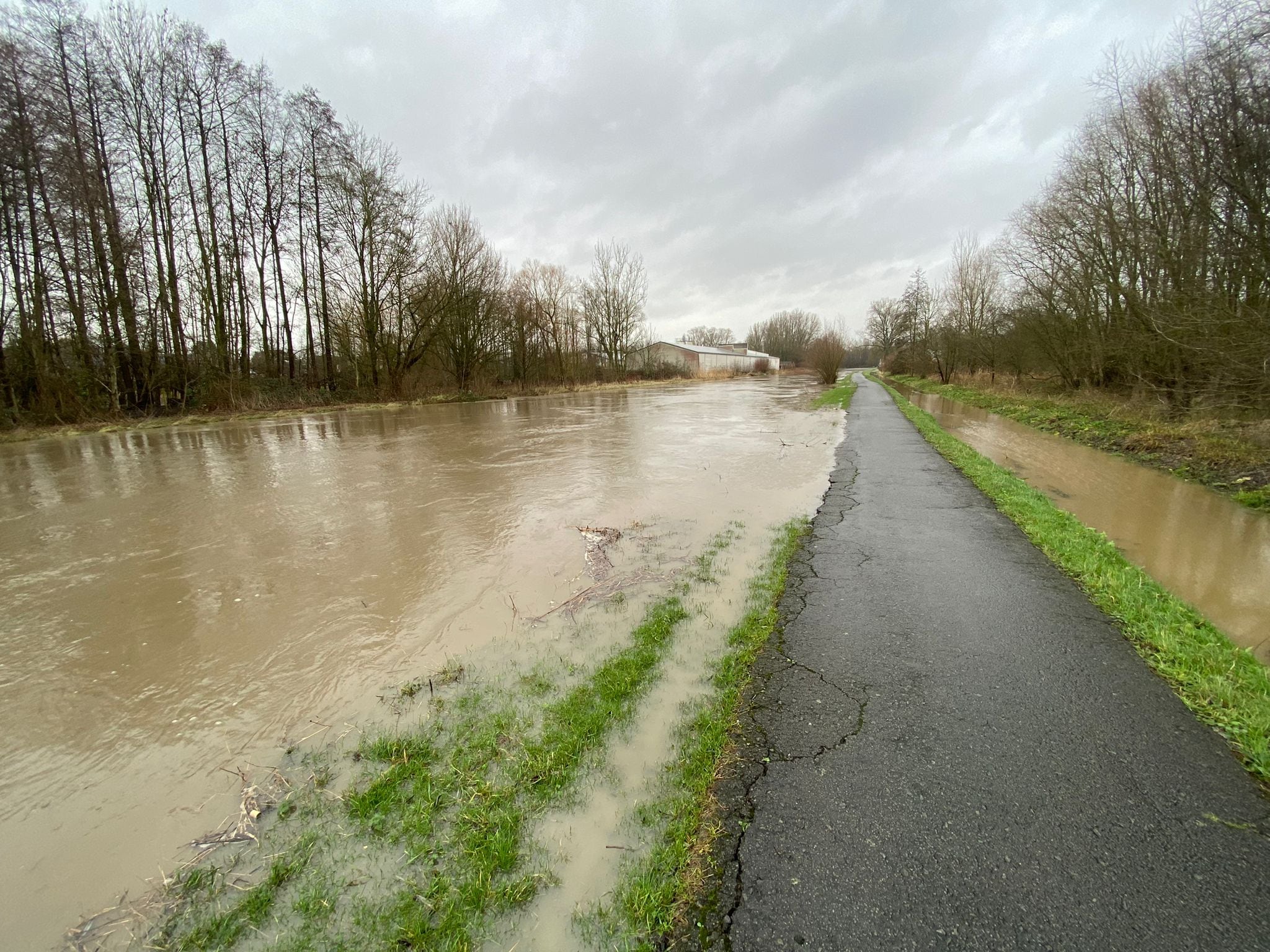 Live - Wateroverlast. Rampenplannen in Oost-Vlaanderen en Vlaams ...