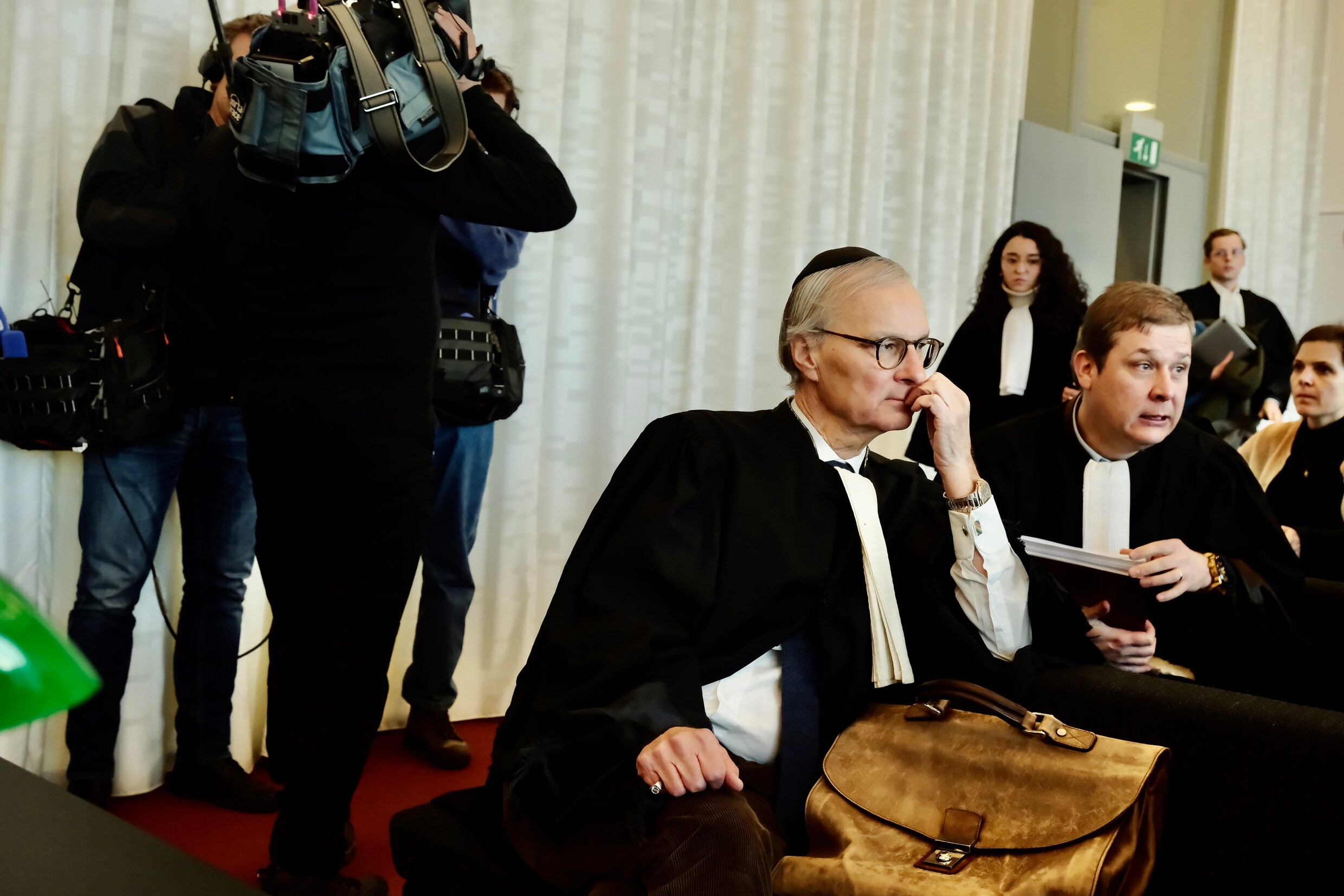 Proces tegen Schild & Vrienden nu echt van start gegaan, zonder Van ...