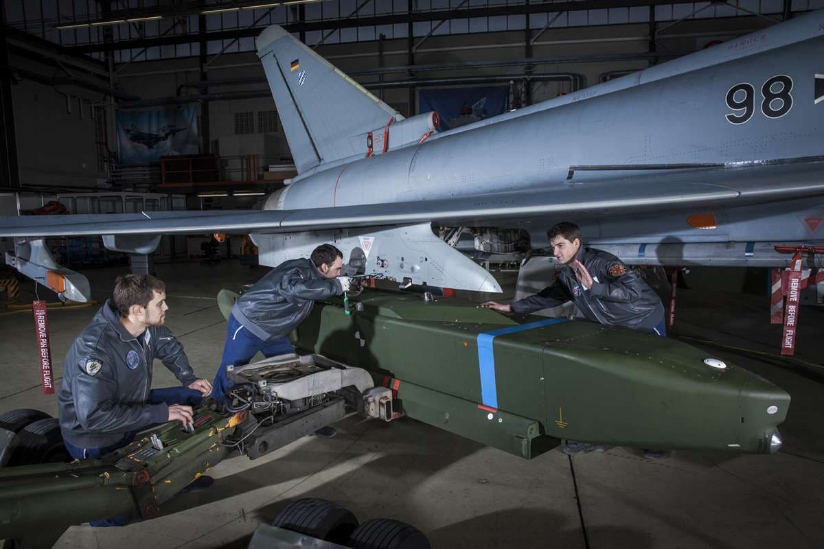 Met de Taurus-kruisraket komt hét symbool van de Russische bezetting in ...