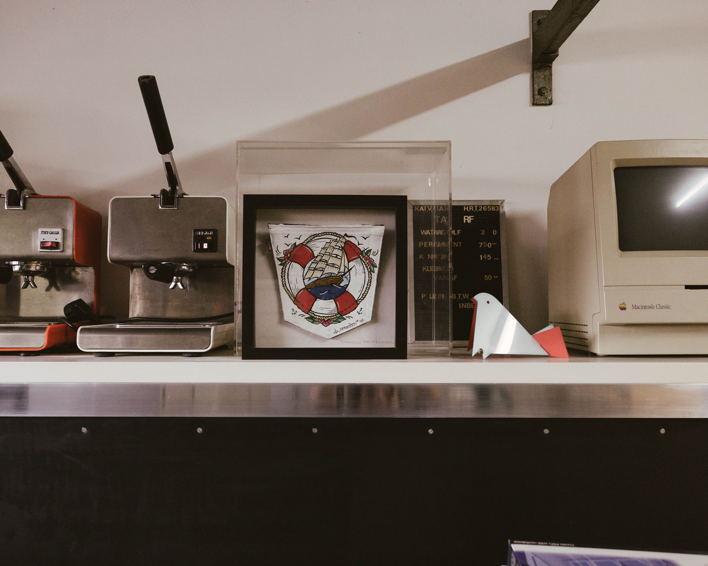 ‘Welkom in het kleinste designmuseum!’: ontwerper Franky Claeys woont ...