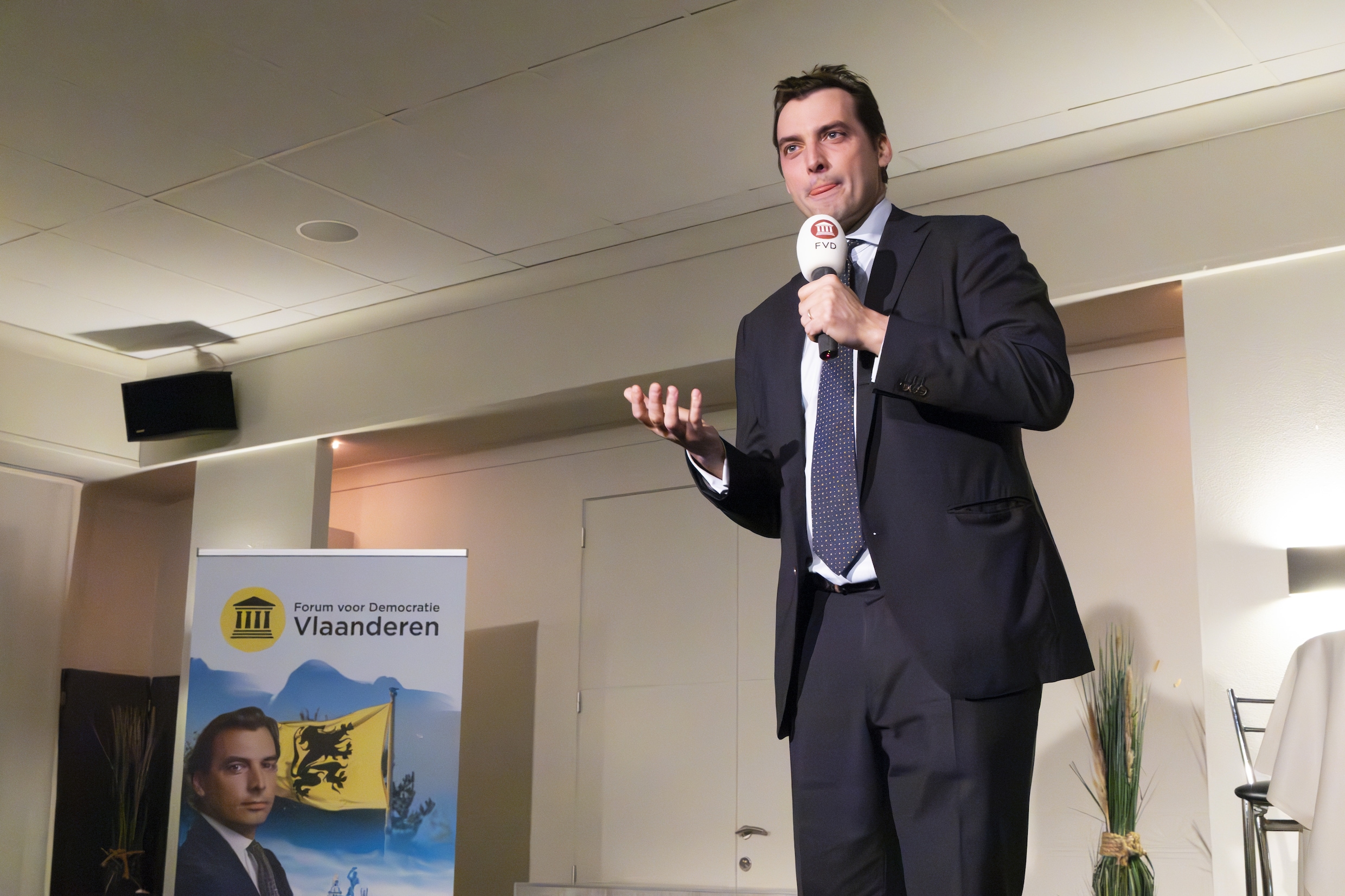 ‘Laatste stuiptrekking van een ooit populaire politicus’: waarom wil ...