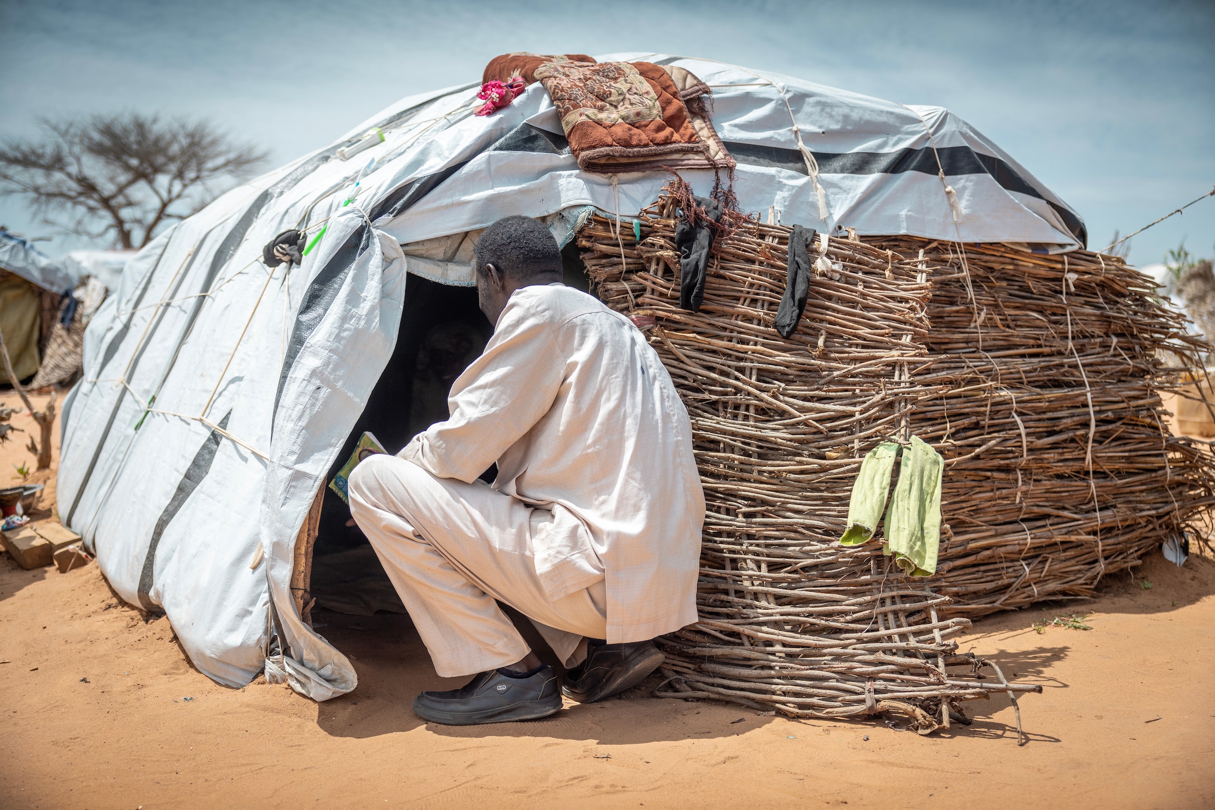‘Ik zag tieners vastgebonden op de grond liggen. Ze werden stuk voor ...