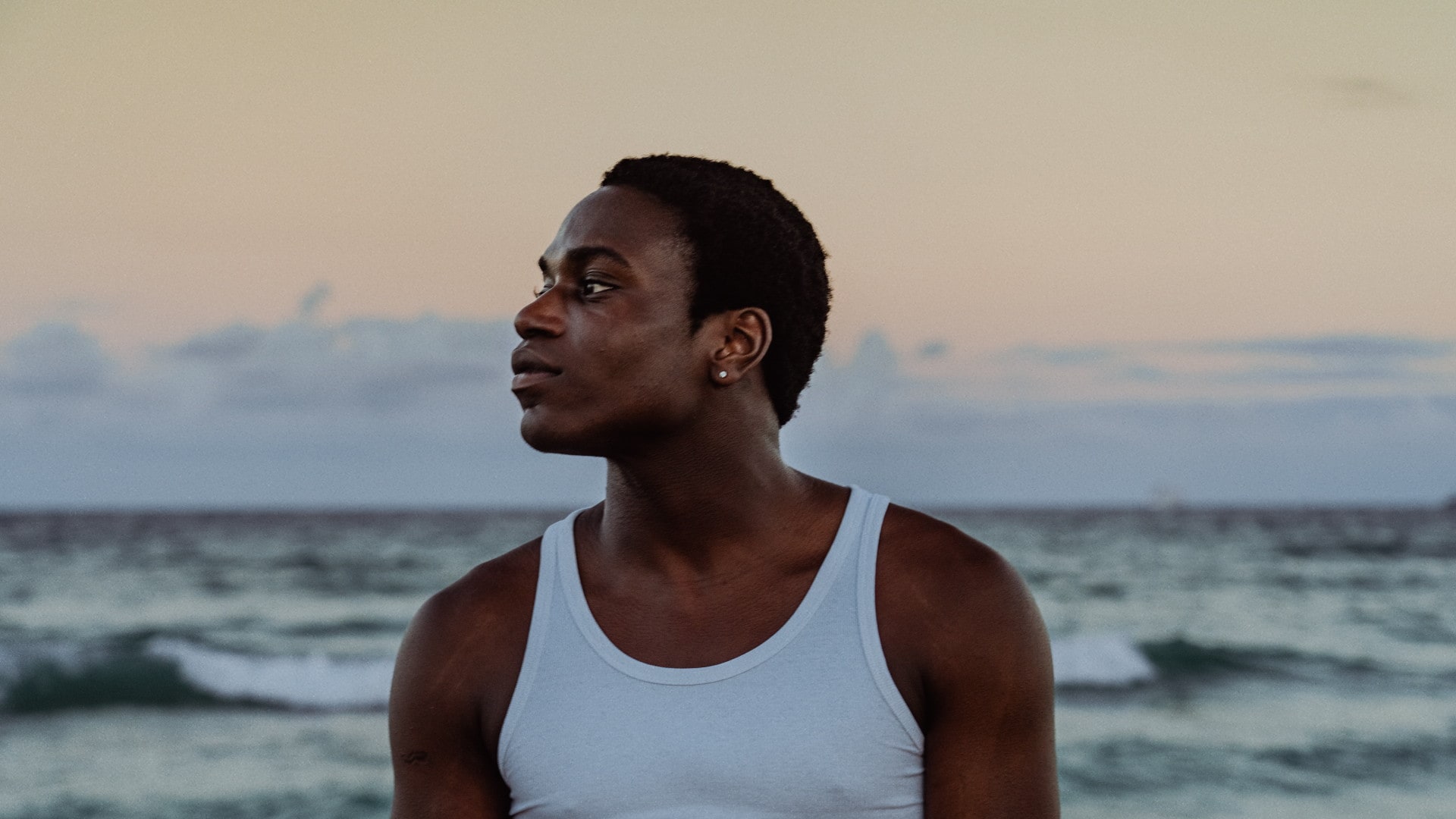 Francisco Schuster zocht zijn biologische ouders, maar vond zichzelf ...