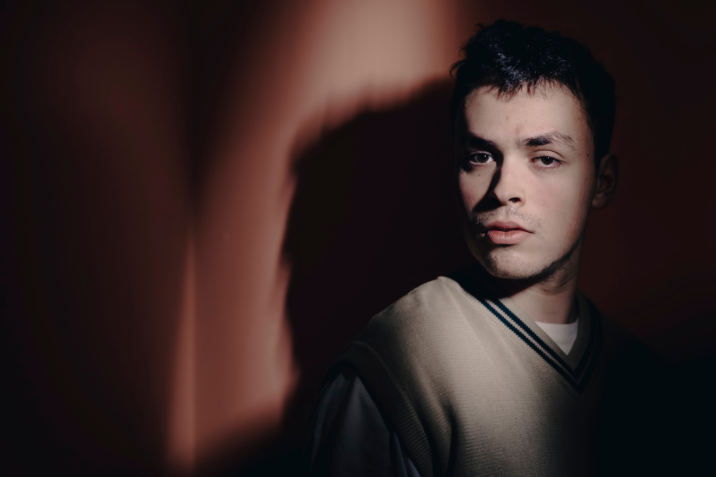 Acteur Nathan Bouts: ‘Mijn buren hebben twee keffers die me soms de ...