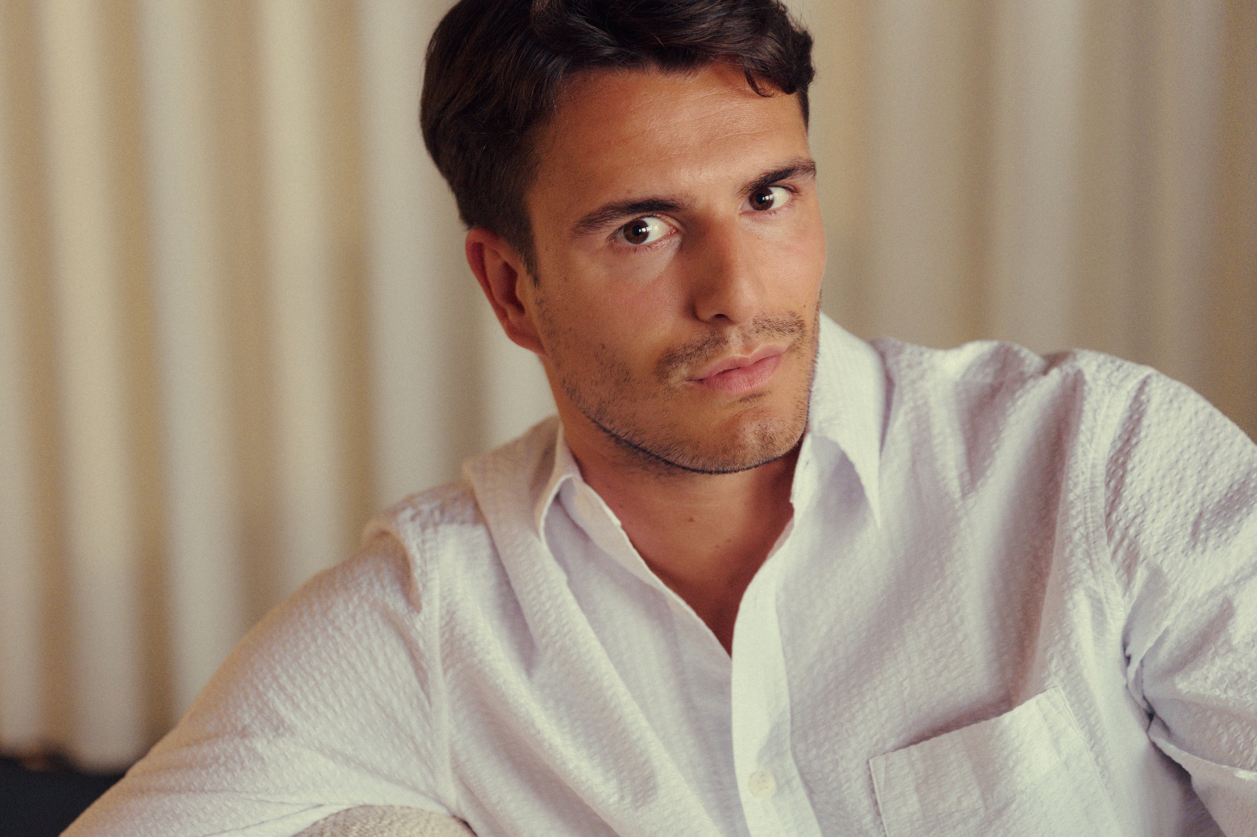 Conner Rousseau spreekt Nederlands publiek toe, voor het eerst sinds ...