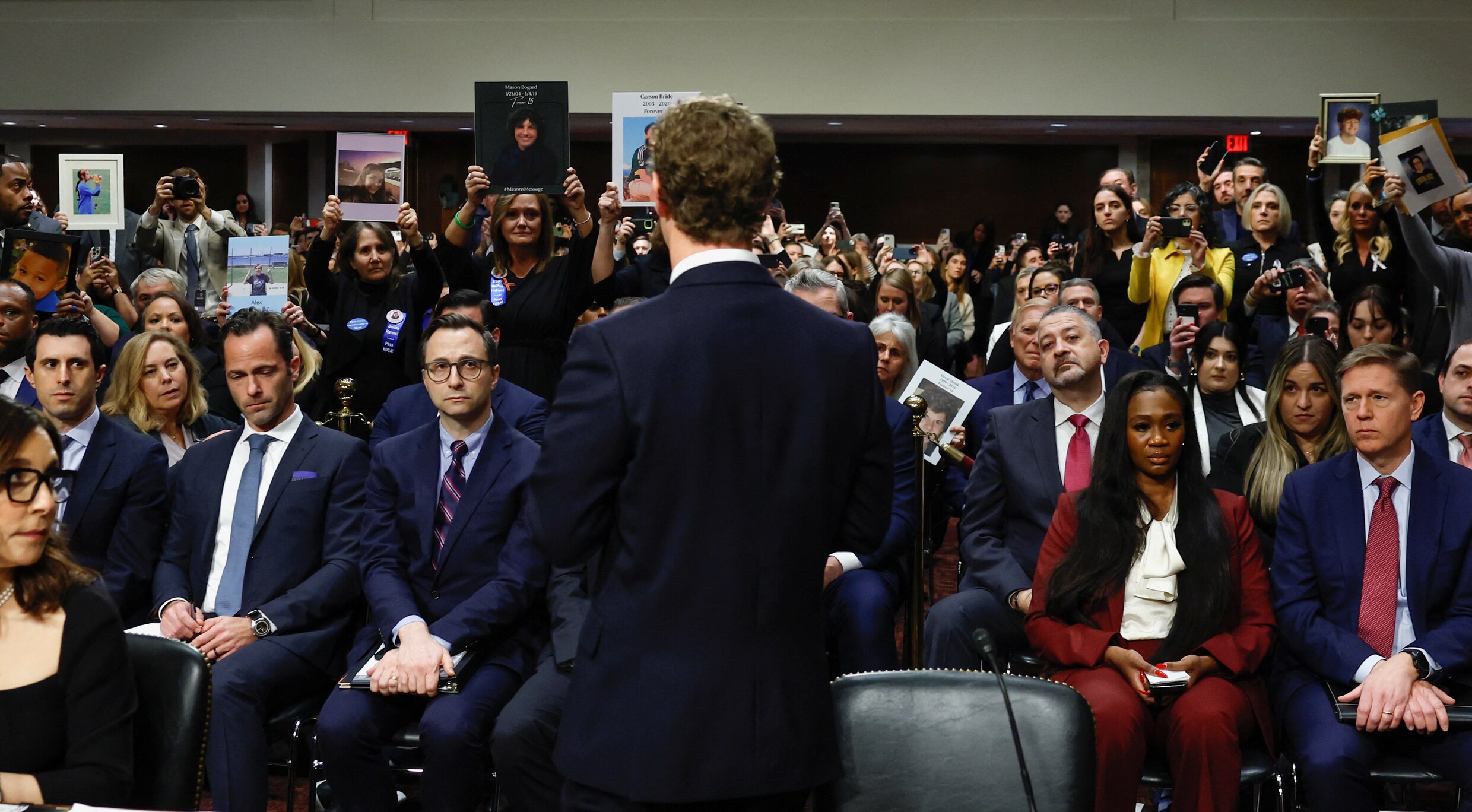 Zuckerberg biedt excuses aan voor schade kinderen door sociale media ...