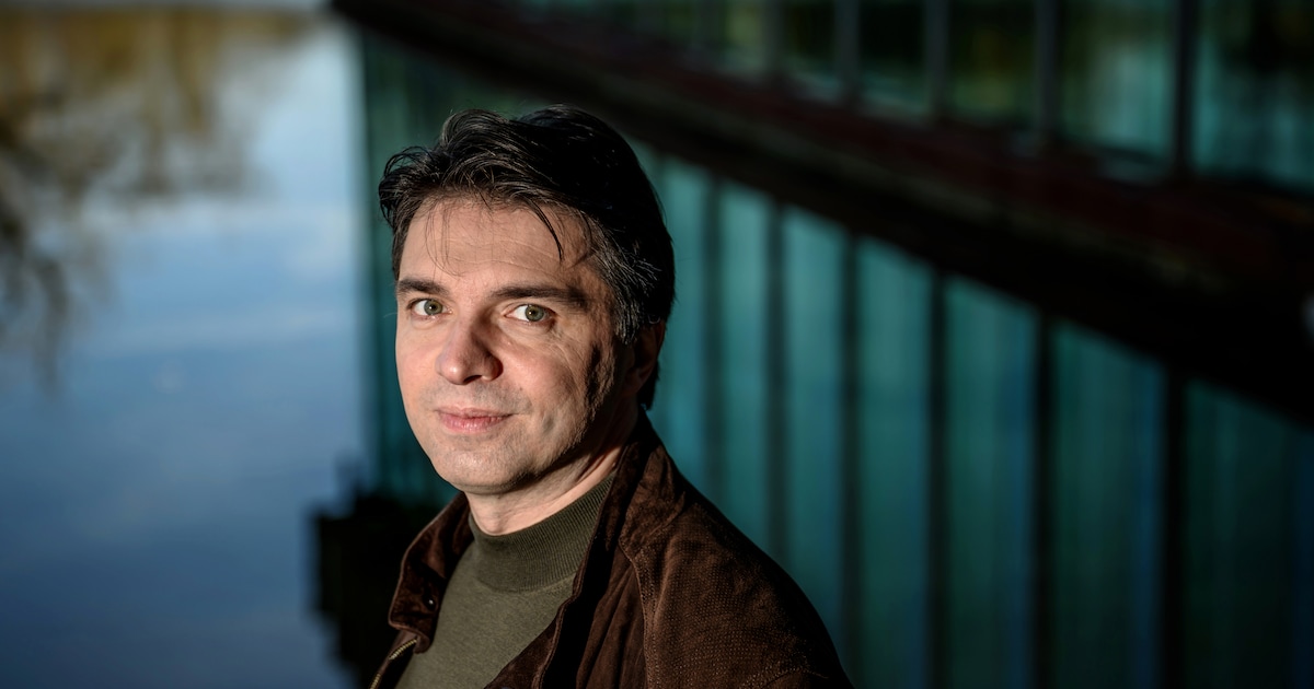 Michaël Van Droogenbroeck, journalist en uitvaartverzorger: ‘Acht ...