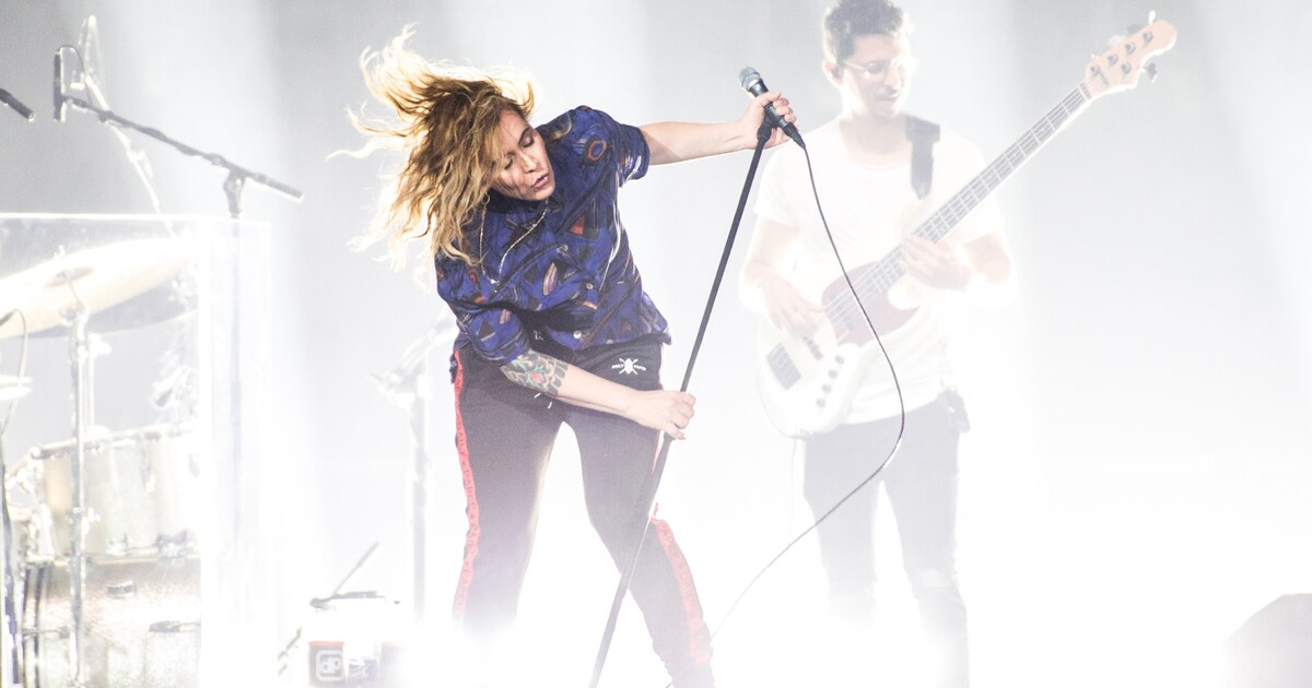 Zangeres Anouk maakt geen excuses na transfobe post op Instagram | De ...