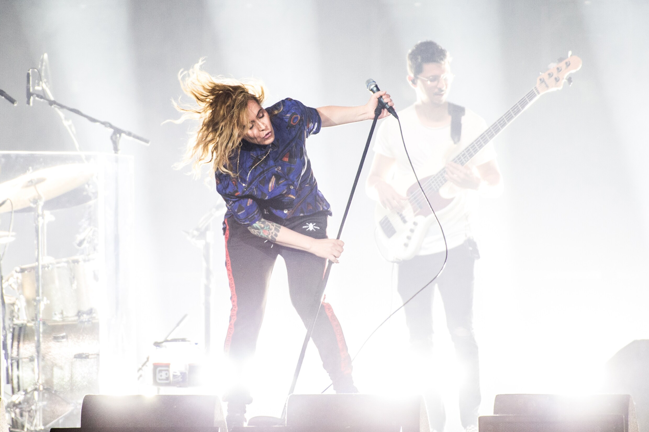 Zangeres Anouk maakt geen excuses na transfobe post op Instagram | De ...