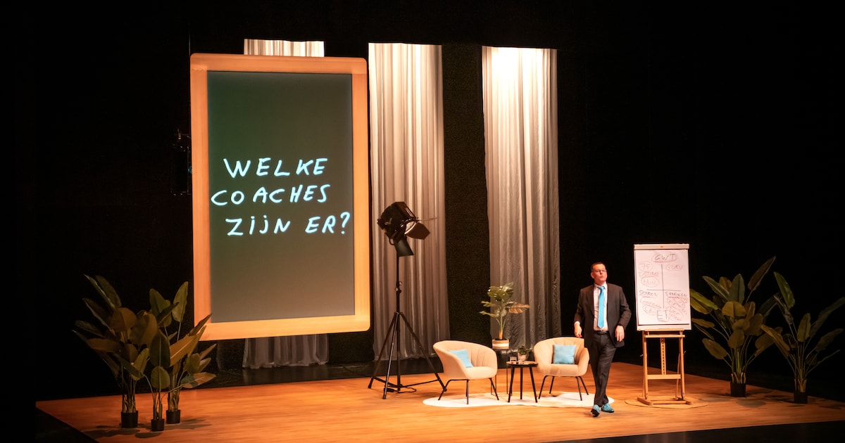 Komiek Arnout Van den Bossche richt zijn pijlen op coaches en goeroes: ‘Waarom 3.000 euro ...