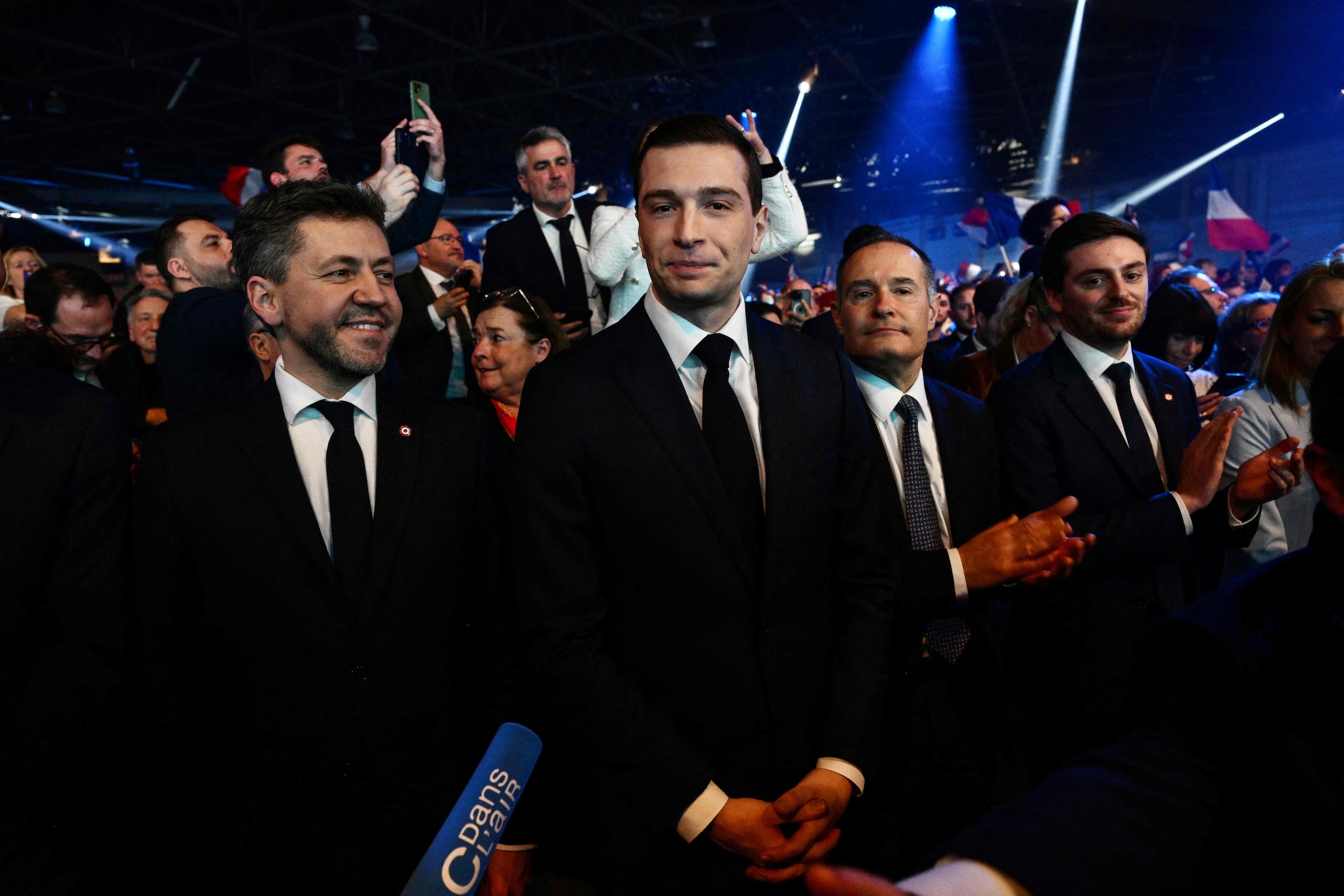 ‘Hij wordt in de markt gezet als een soort ‘nieuwste iPhone’ om naar ...