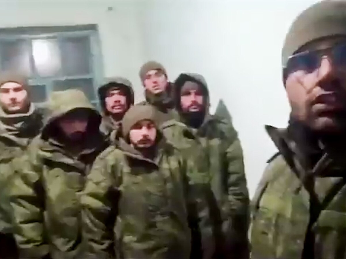 Zeven Indiase mannen die gelokt werden naar het Russische leger slaken ...