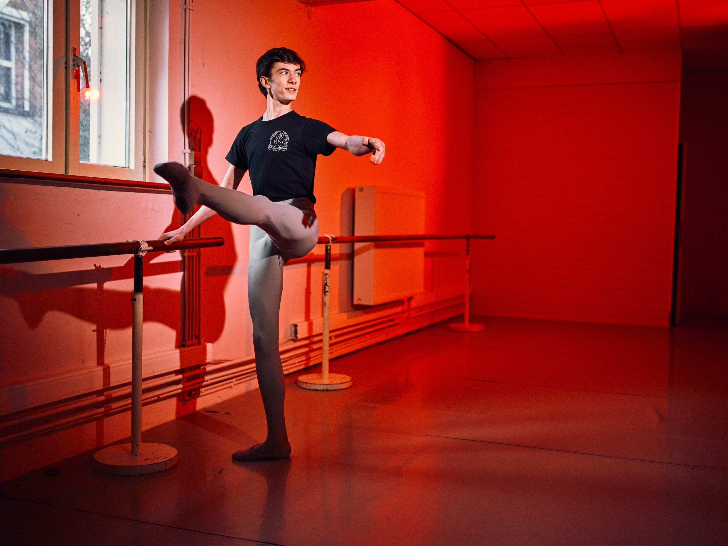 Gen Z, de thuisblijfgeneratie: ‘Af en toe drink ik een glaasje, bij ...