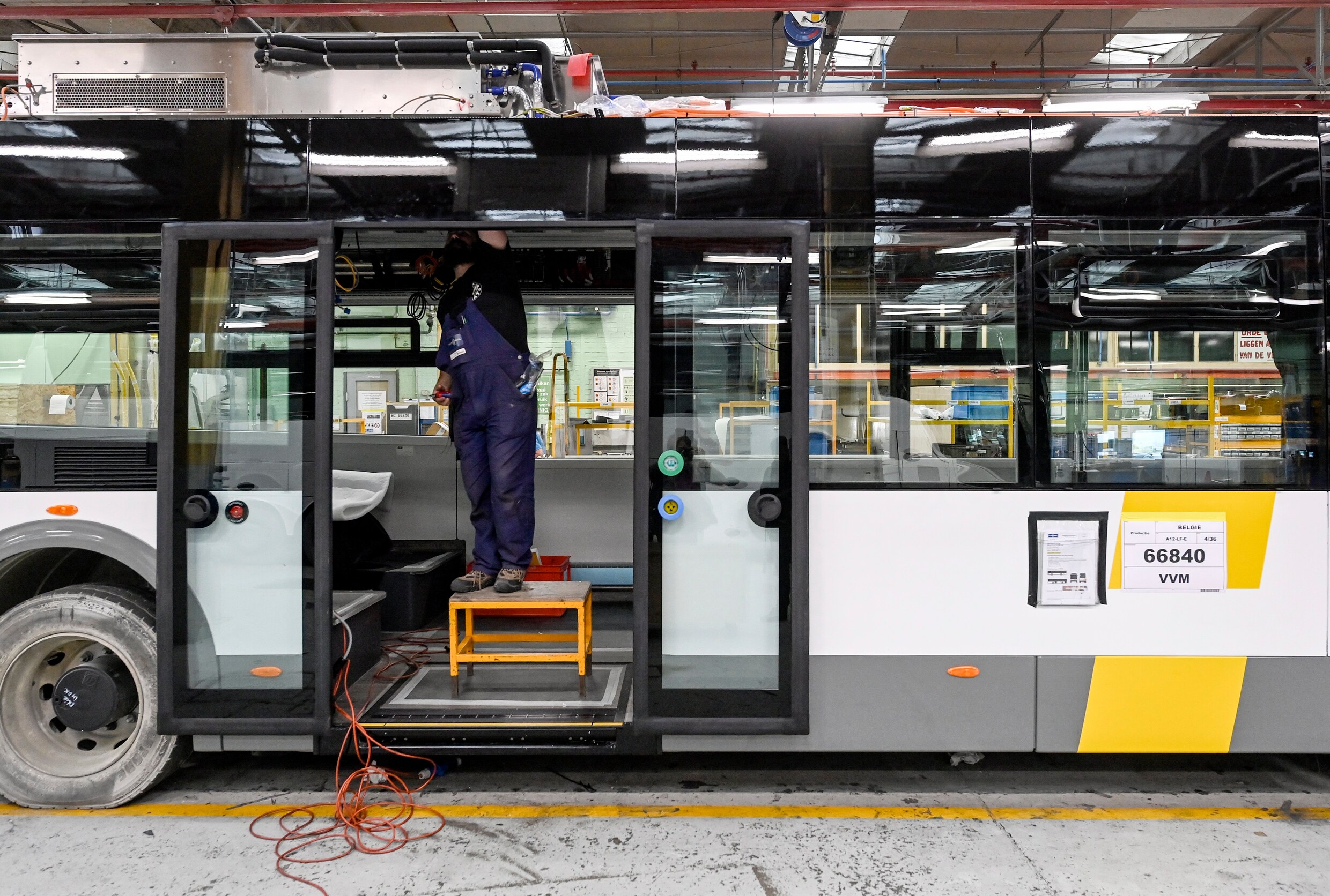 Familieruzies en een gok die slecht uitpakte: hoe busbedrijf Van Hool ...