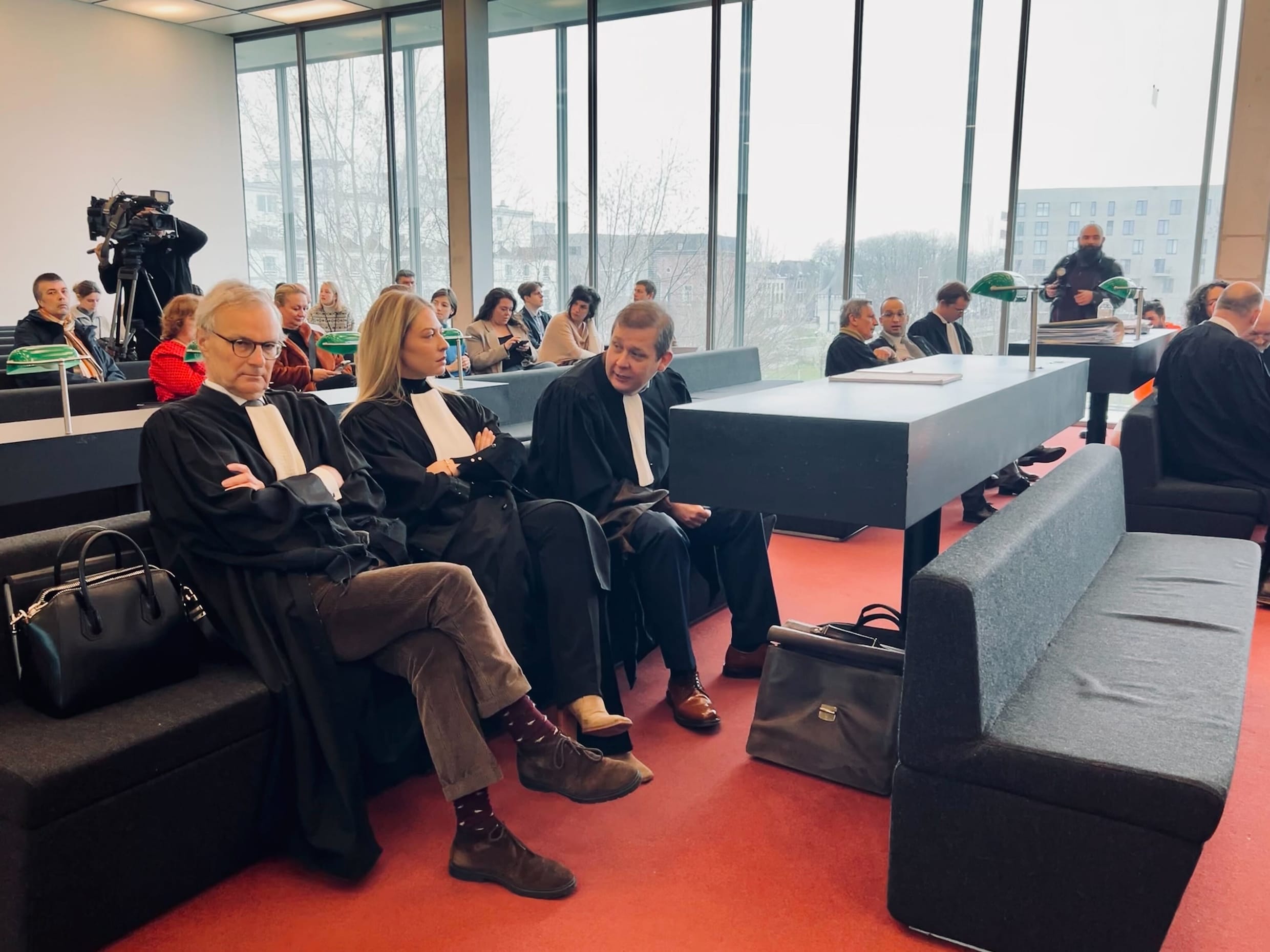 Live - Proces-Schild & Vrienden. Vlaams Belang blijft achter ...